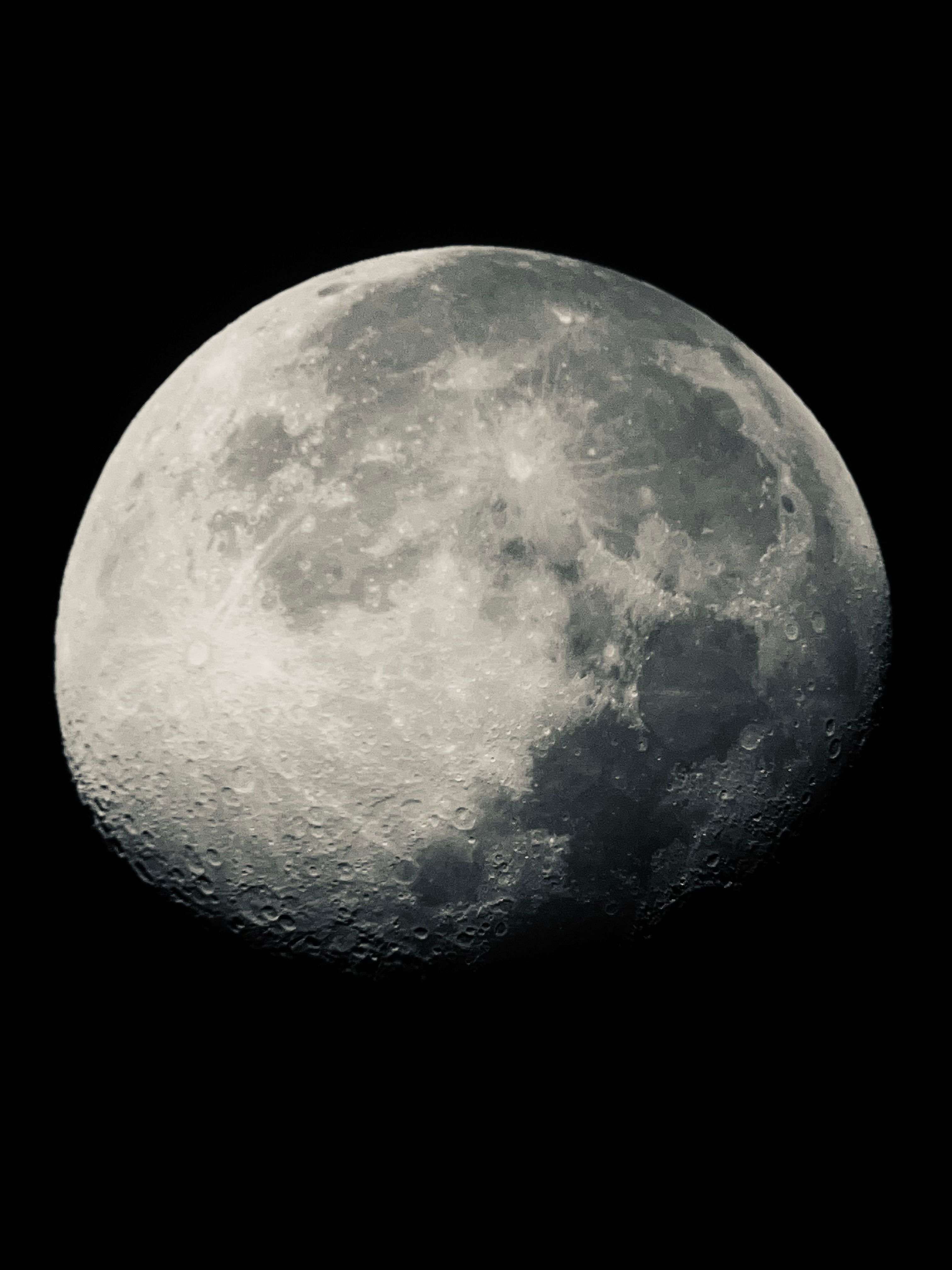 Detailed Close-up Photo of the Moon · Free Stock Photo