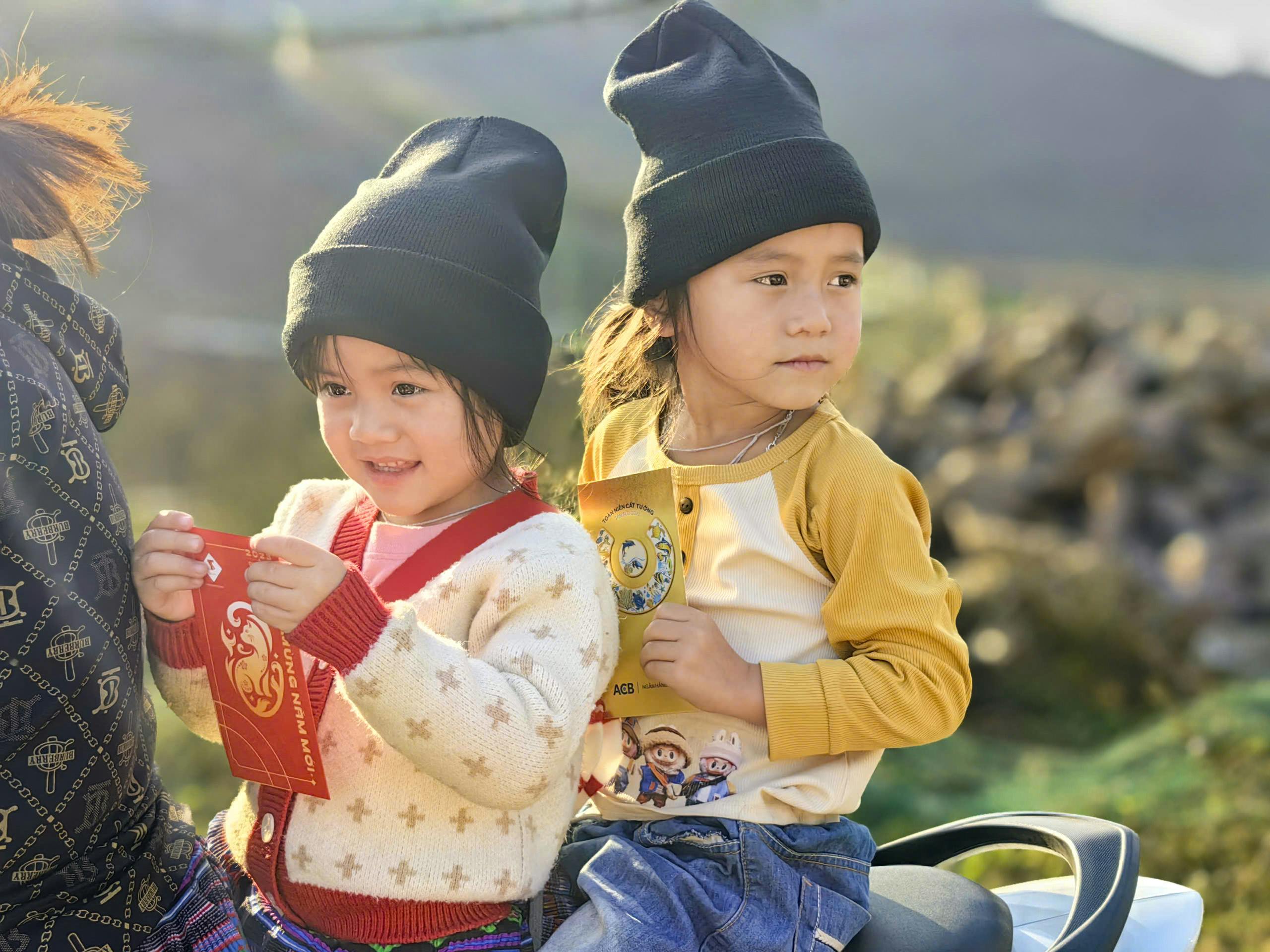 Yellow Packet Photos, Download The BEST Free Yellow Packet Stock Photos ...