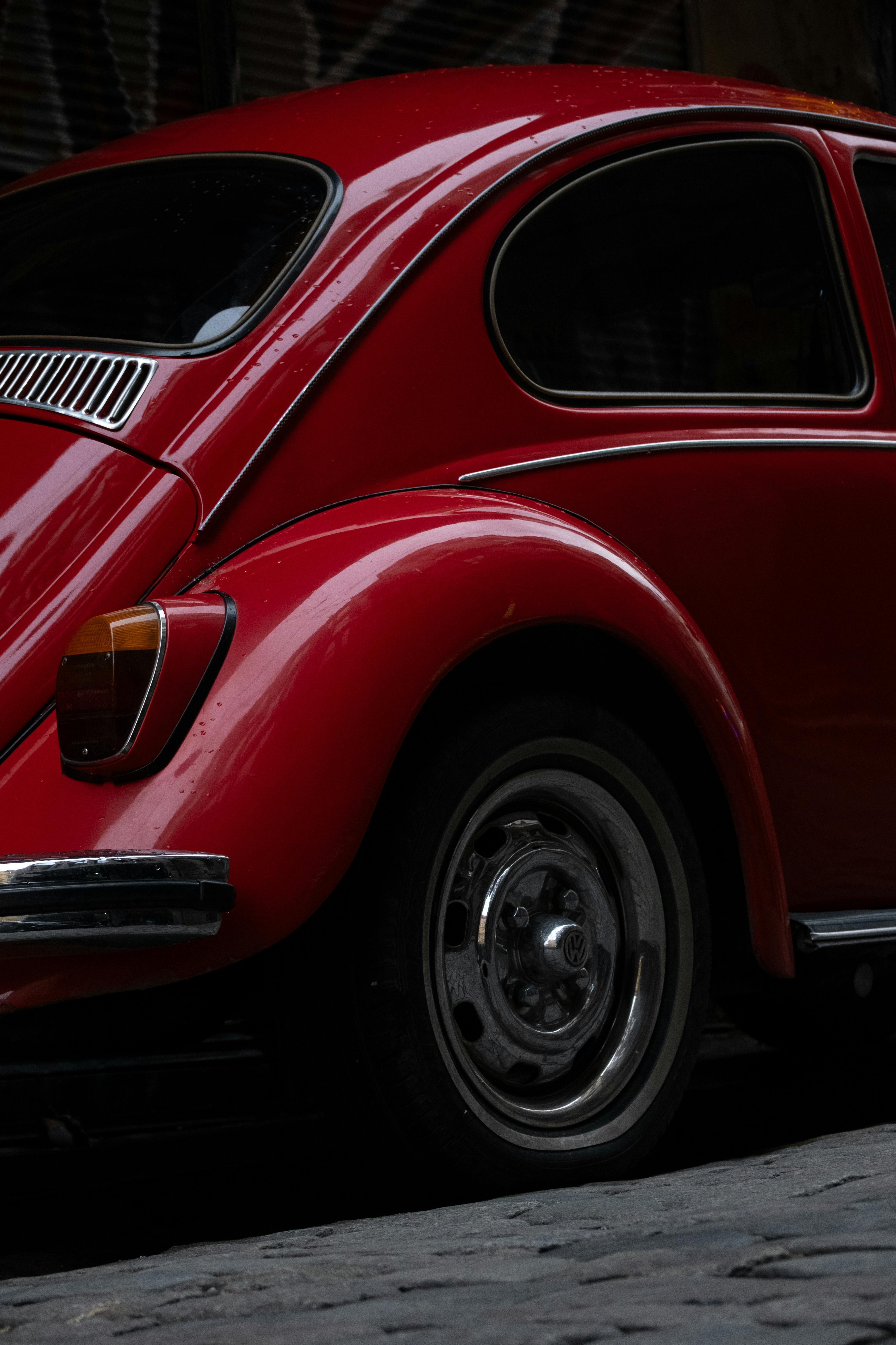 El Clásico Volkswagen Beetle Rojo En Estambul · Foto de stock gratuita