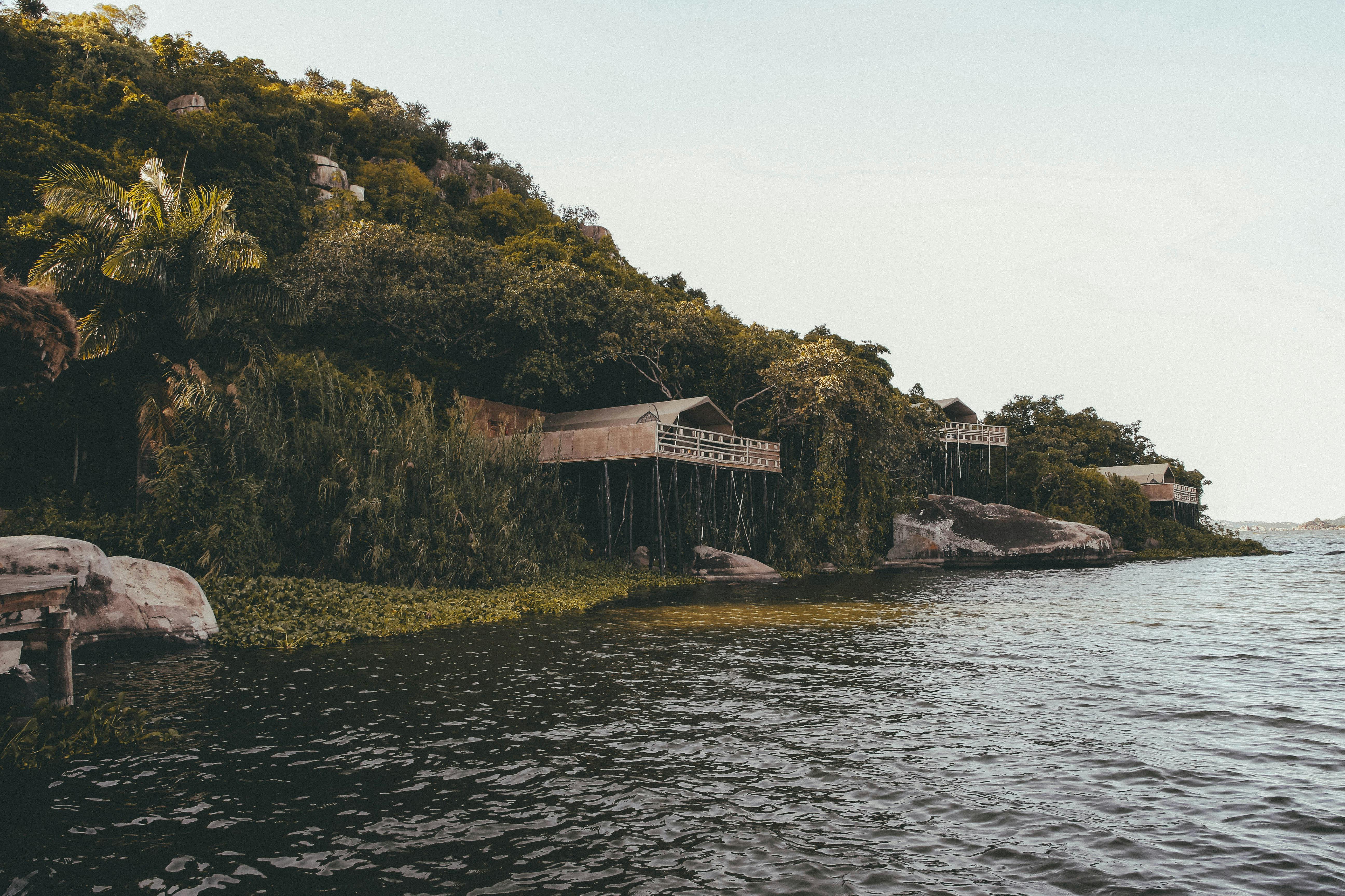 Scenic Lakeside Cabins in Mwanza, Tanzania · Free Stock Photo