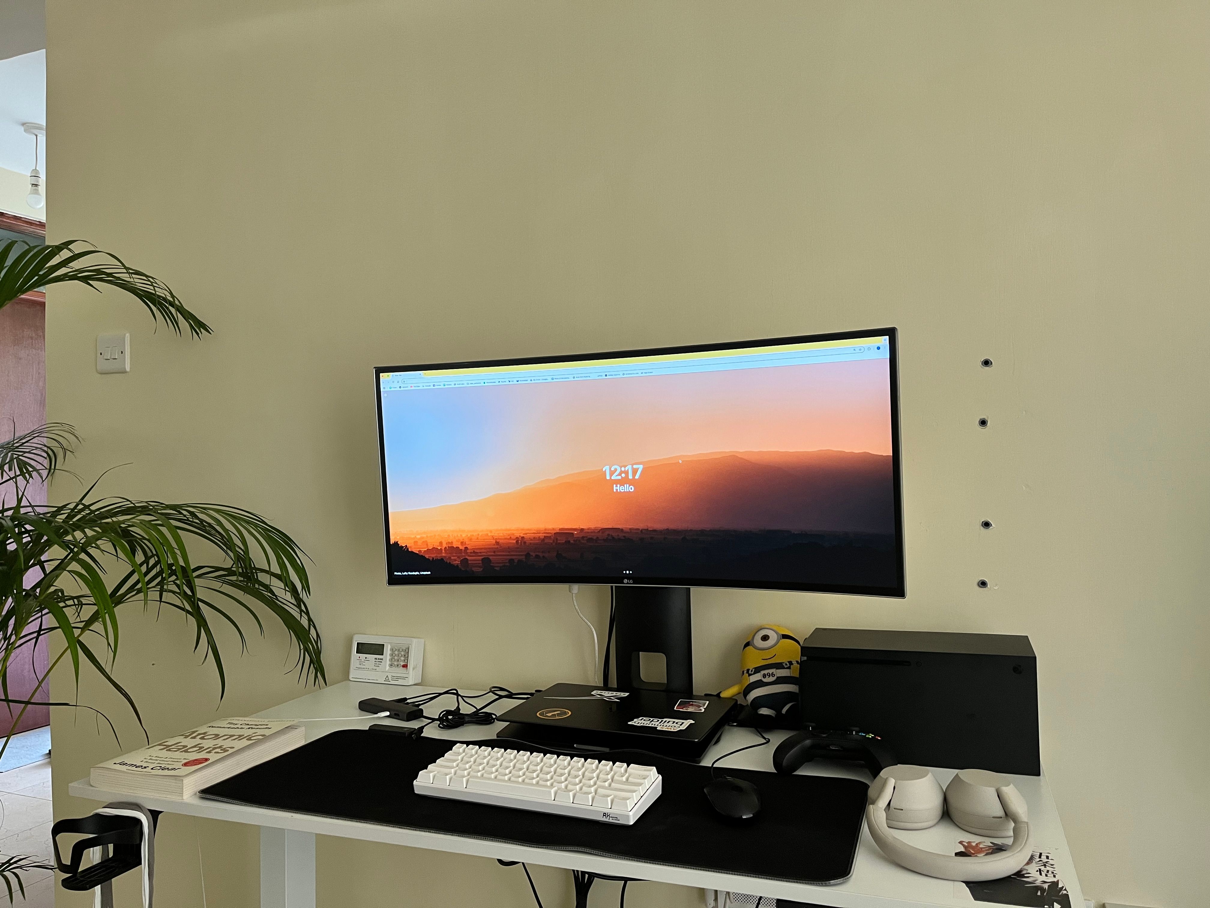 Bureau à Domicile Moderne Avec Configuration D'écran Incurvé · Photo ...