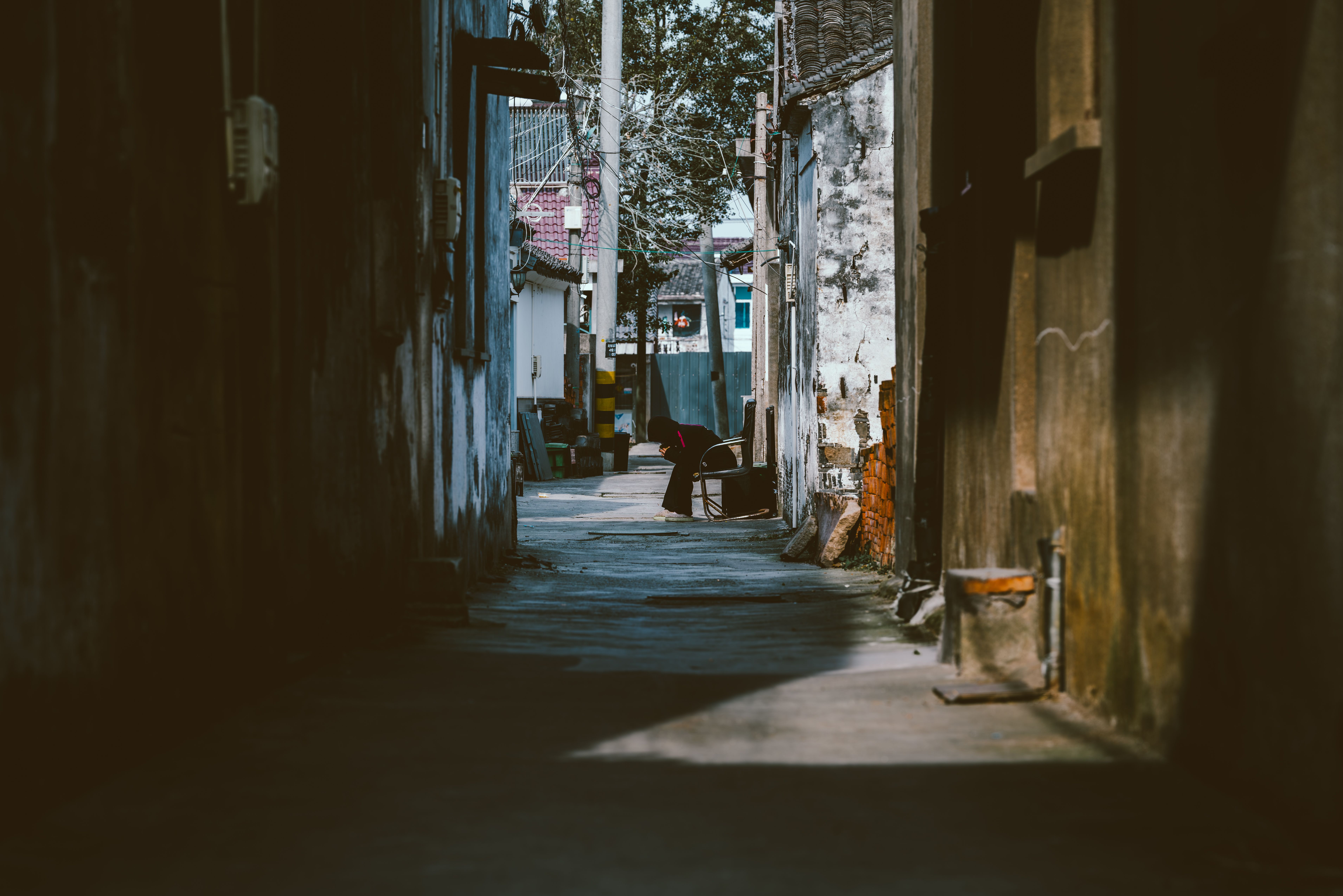 Narrow Alleyway in Rustic Urban Setting · Free Stock Photo