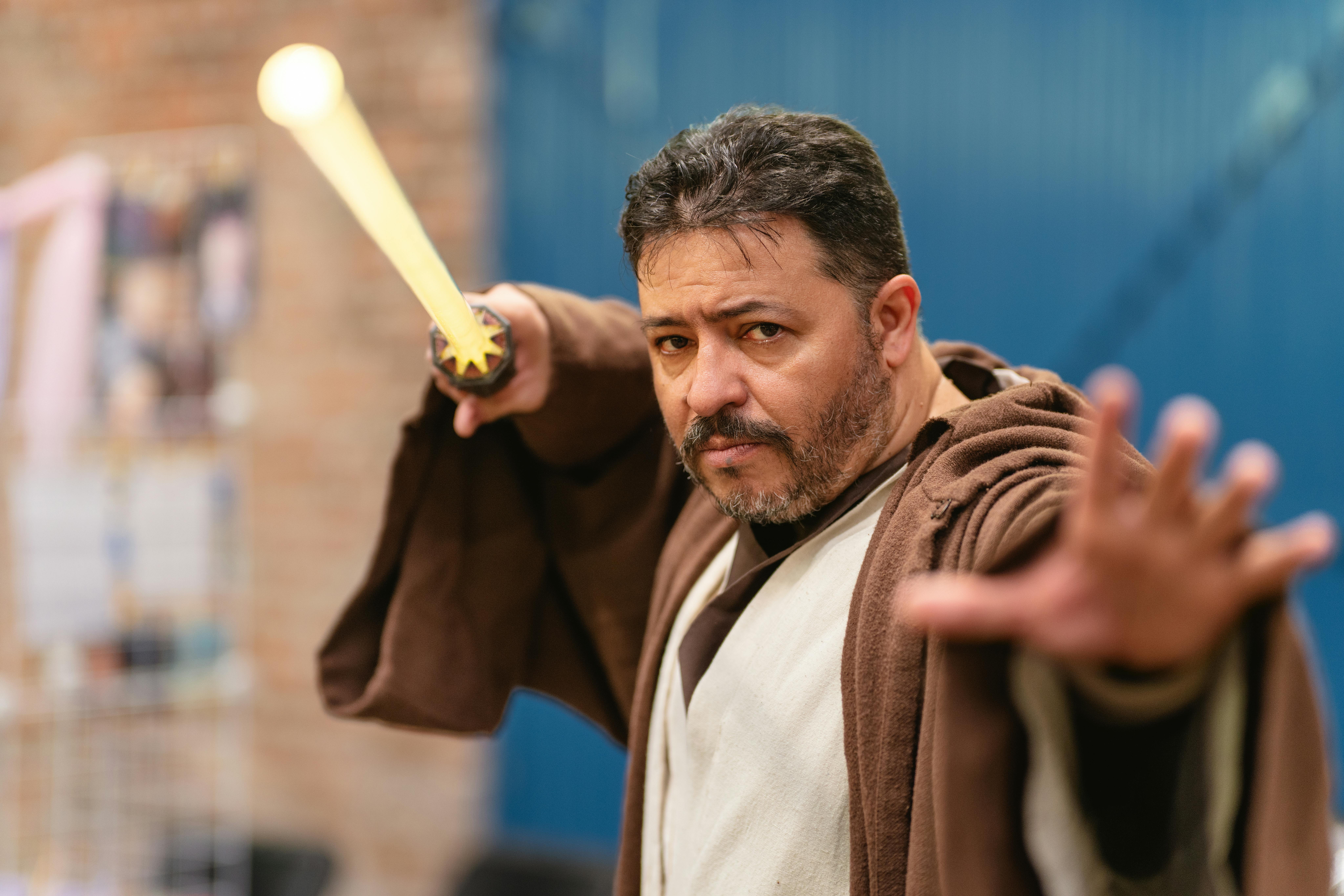 Dynamic Jedi Cosplayer at San José Convention · Free Stock Photo