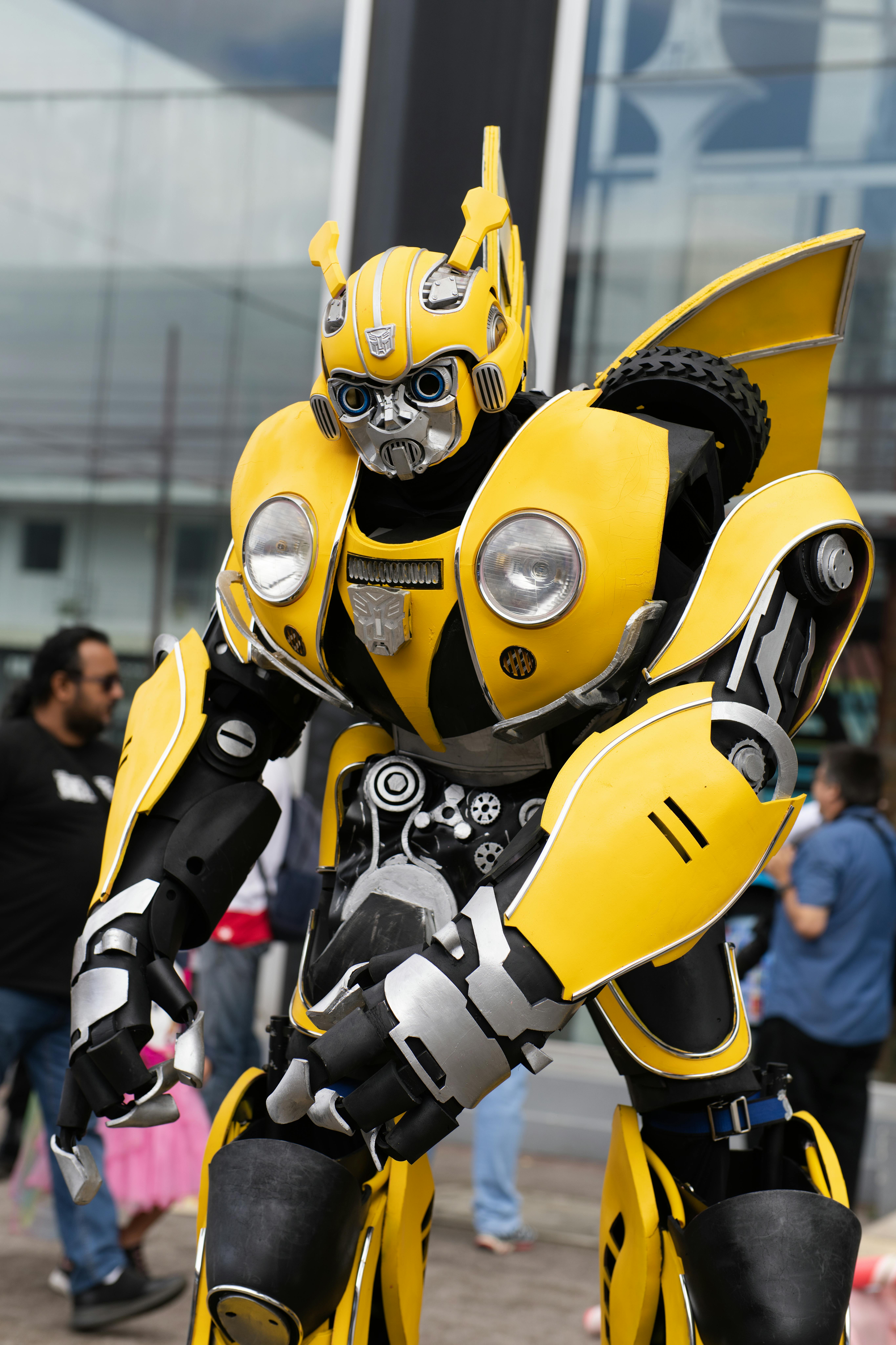 Vibrant Cosplay of Iconic Yellow Robot at San José Convention · Free ...