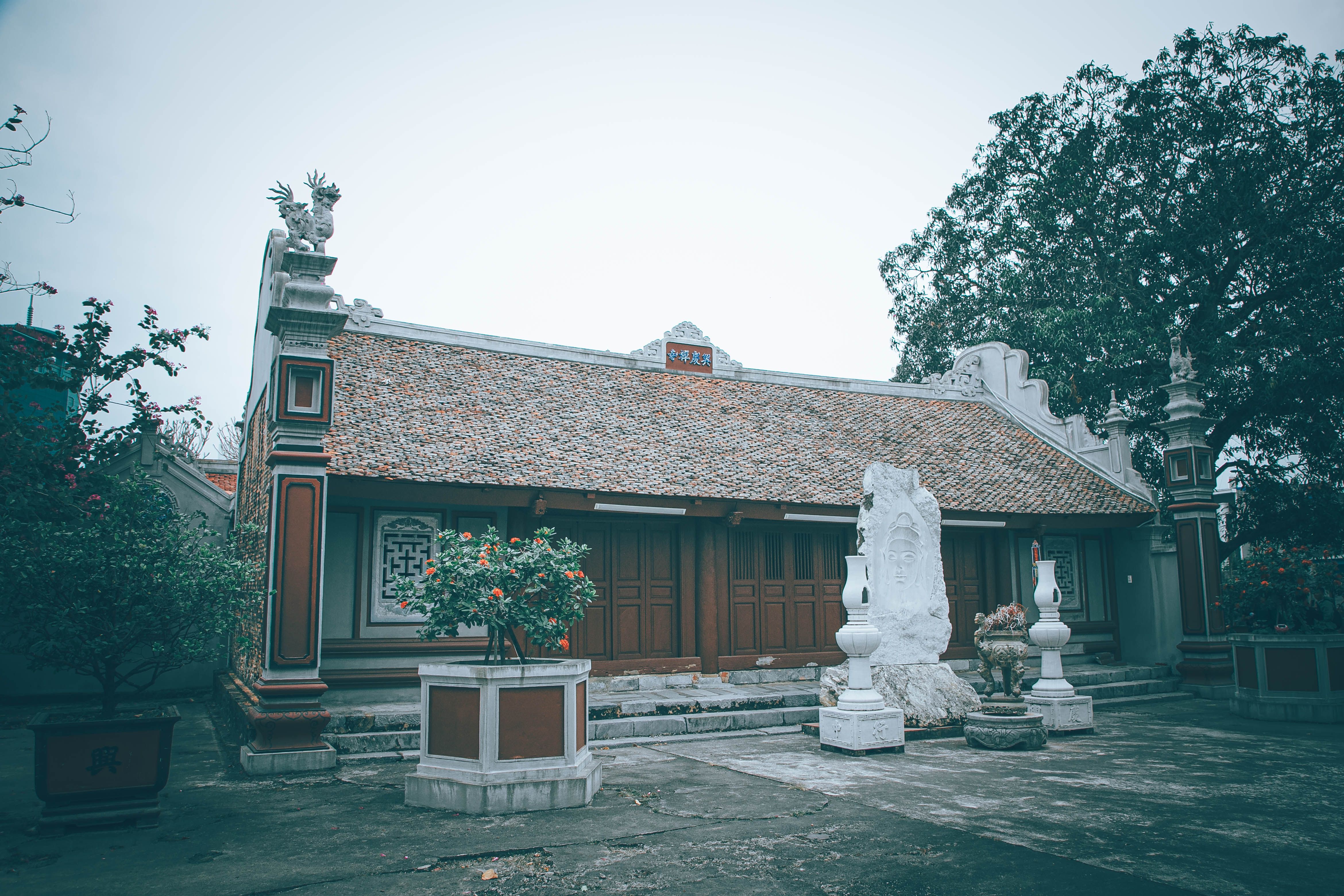 Traditional Asian Temple with Ornate Architecture · Free Stock Photo