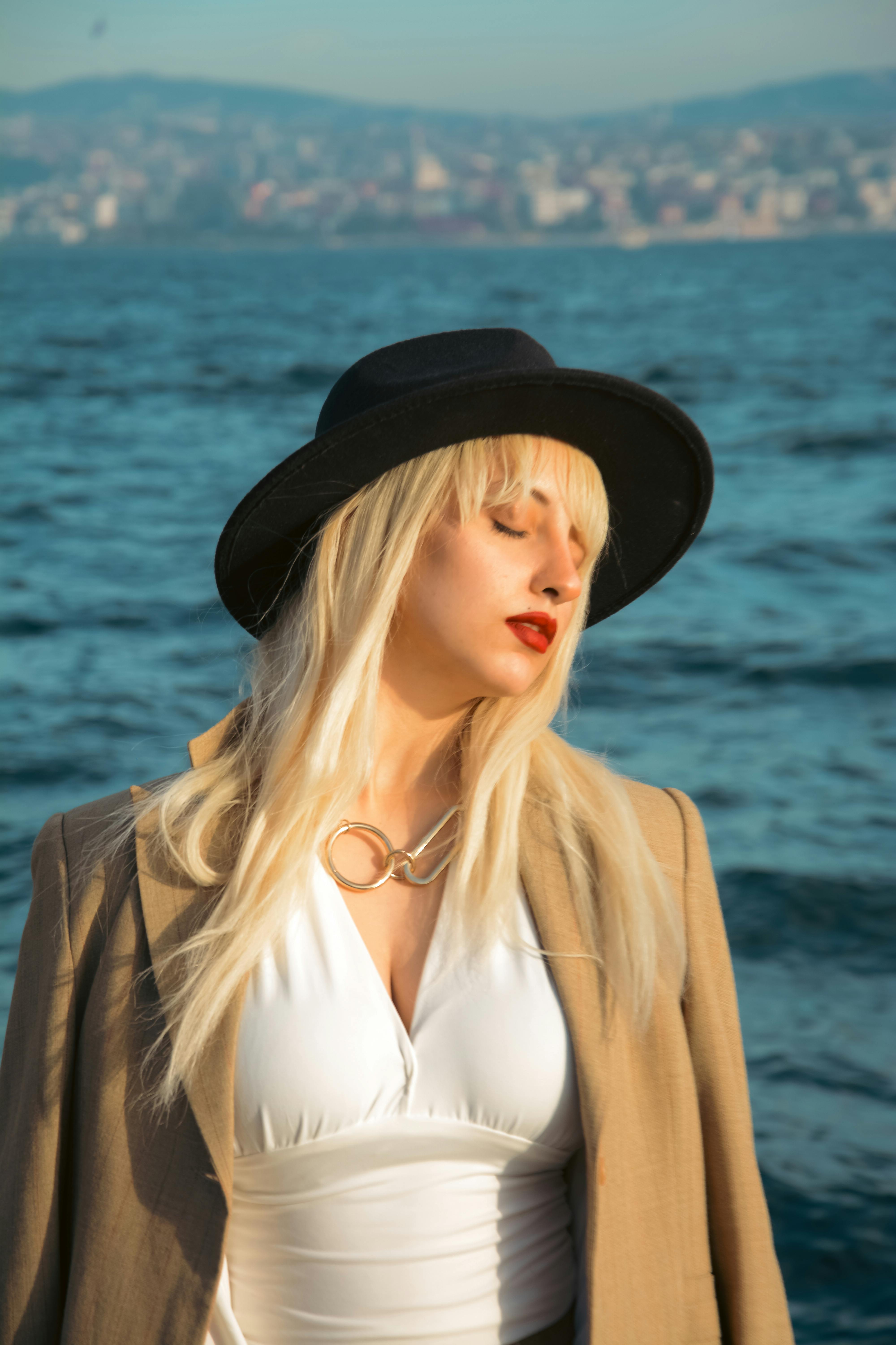 Female On Suite Photos, Download The BEST Free Female On Suite Stock ...