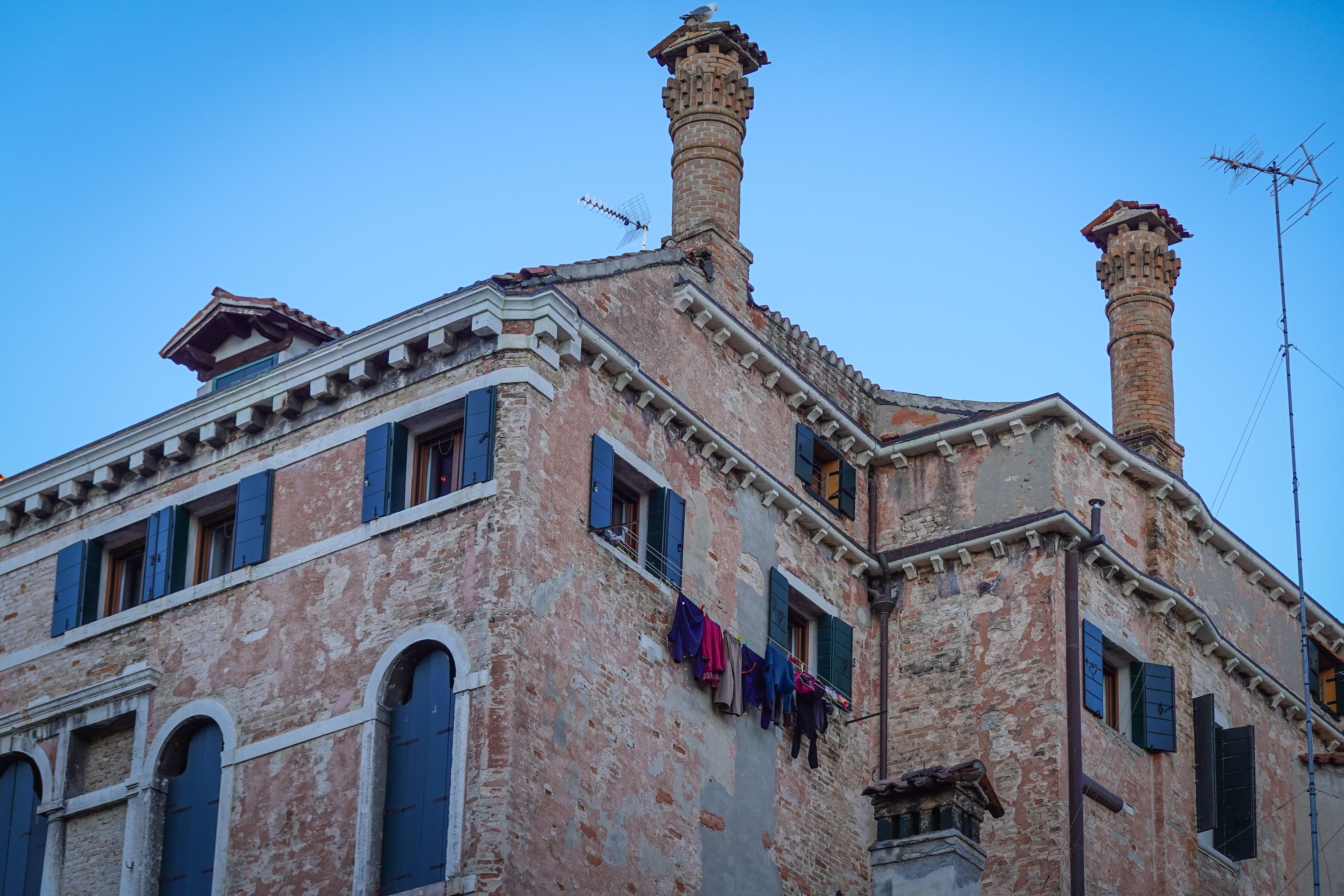 Historic Venetian Architecture with Chimneys · Free Stock Photo