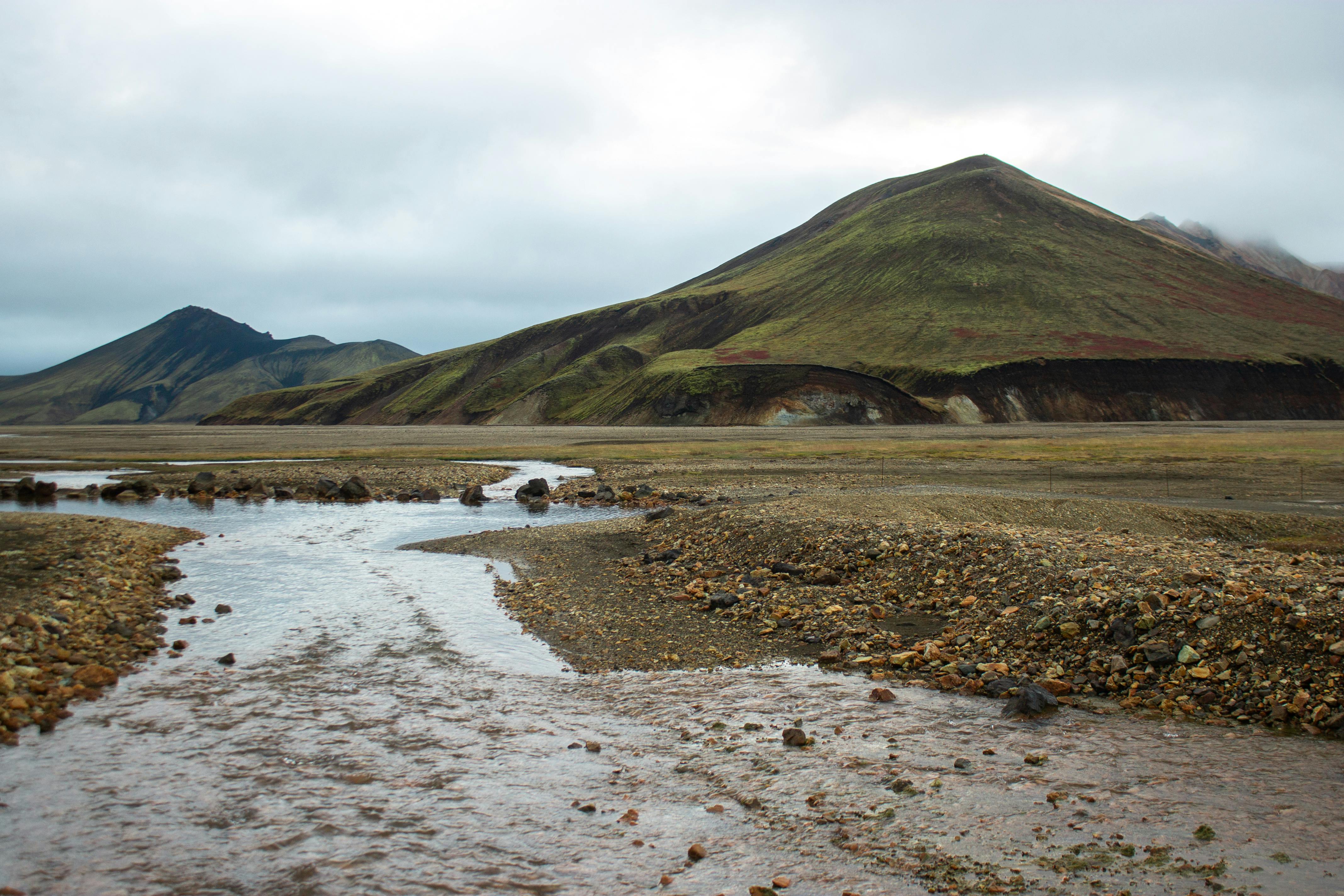 Scenic Icelandic Landscape with Mountains and Stream · Free Stock Photo