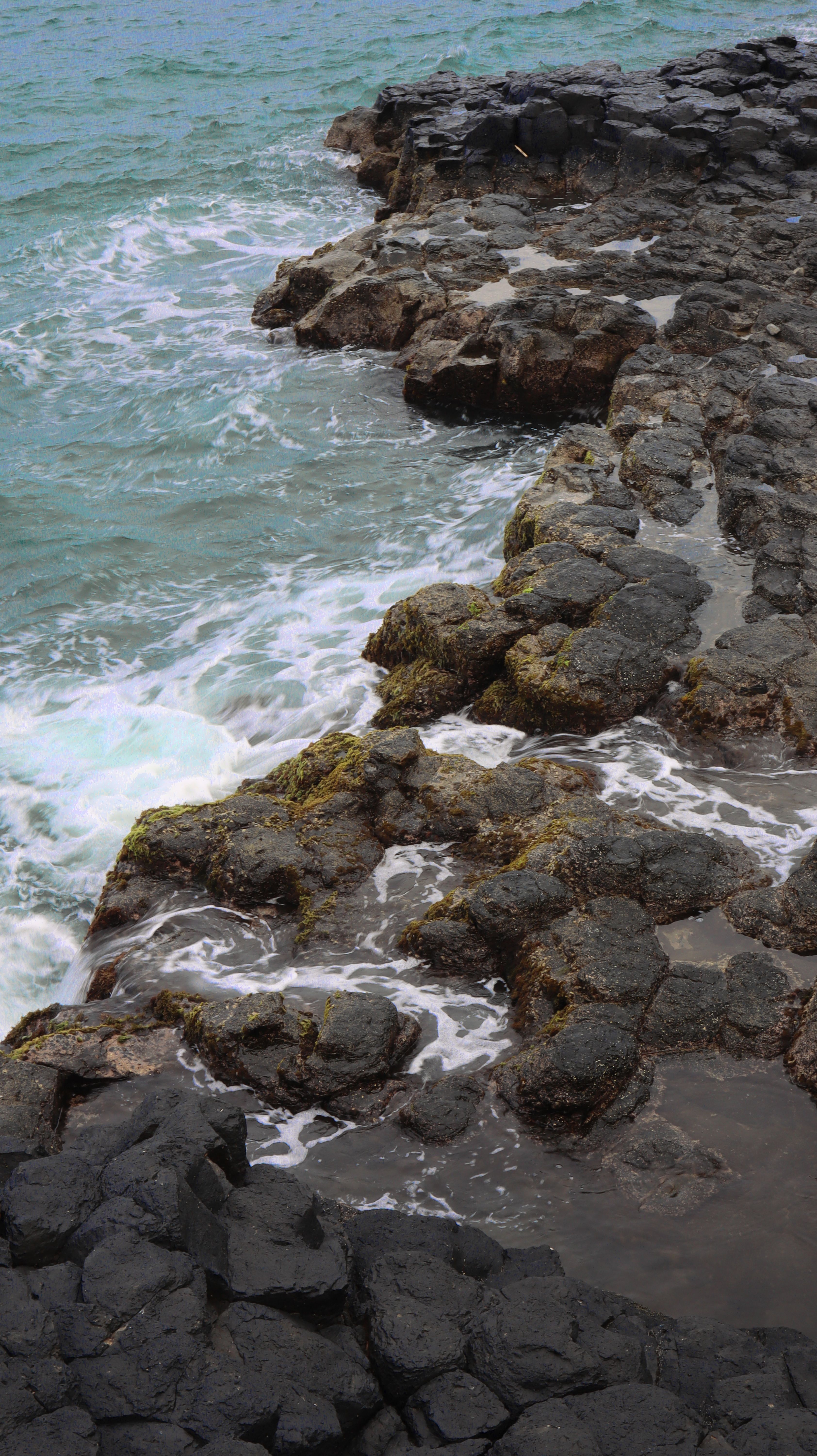Dramatic Tidal Waves on Rocky Coastline in Vietnam · Free Stock Photo