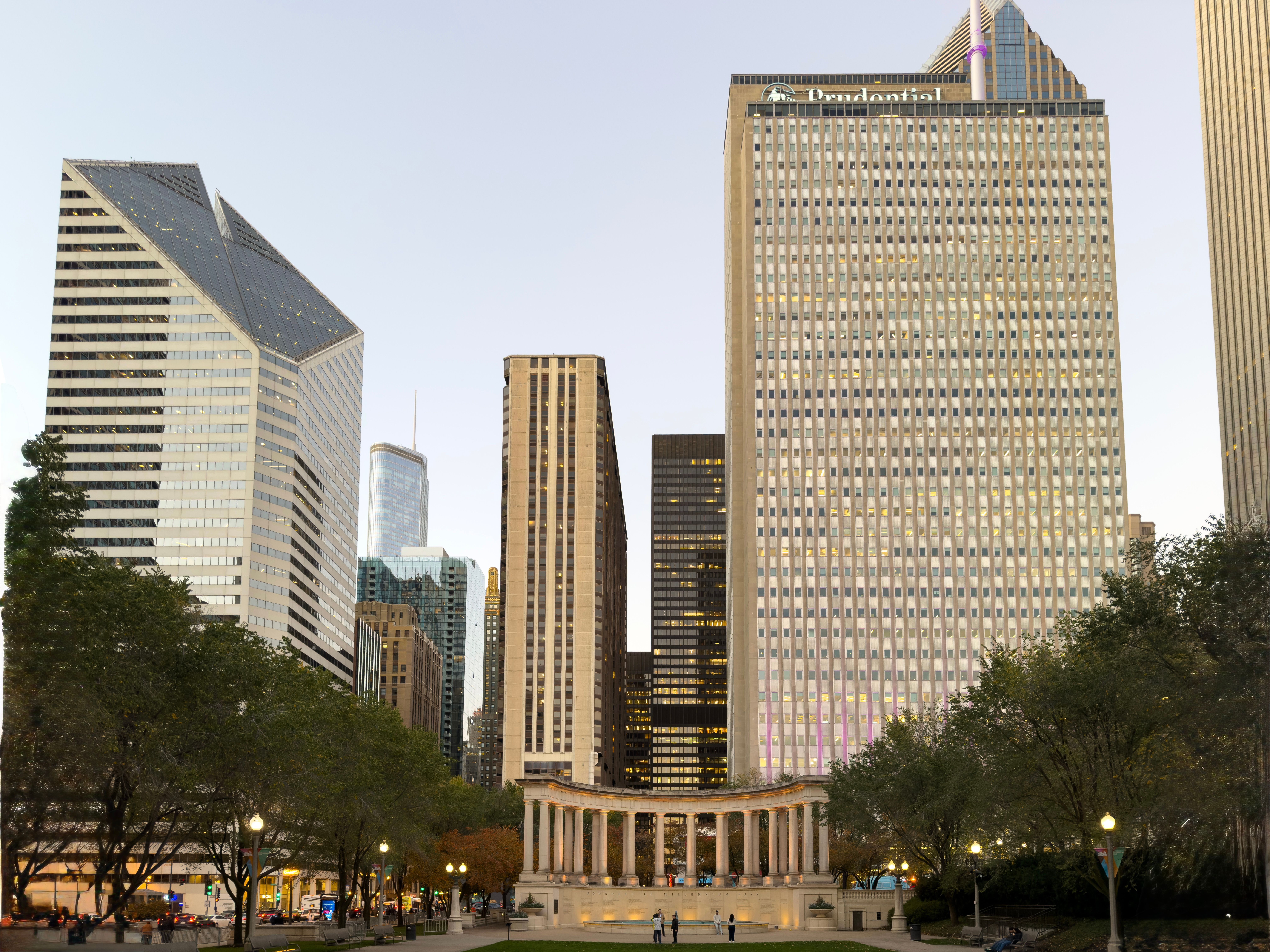 Modern Skyscrapers in Downtown Chicago at Twilight · Free Stock Photo