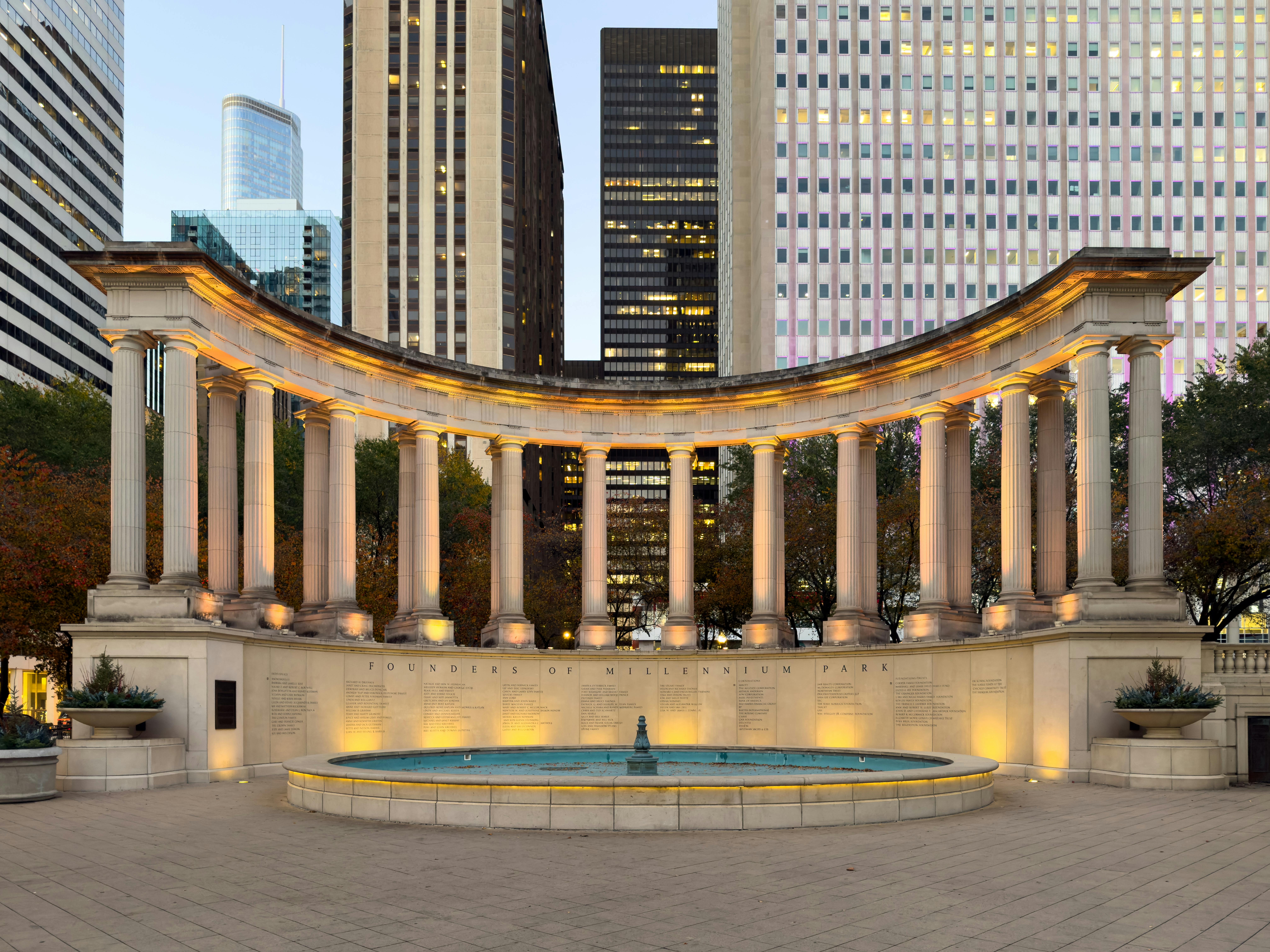 Chicago's Millennium Monument at Sunset · Free Stock Photo
