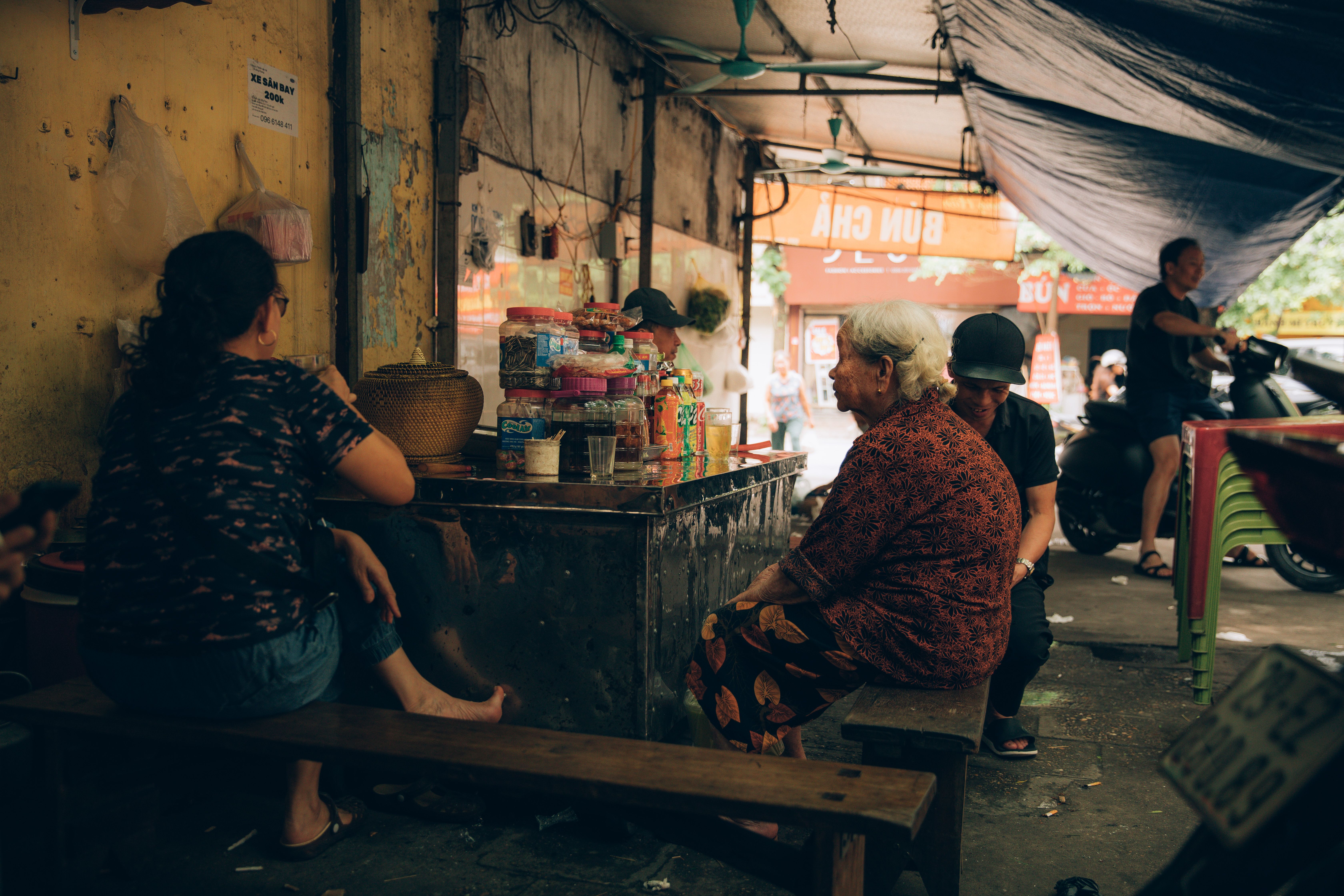 Street Market Scene with Local Vendors Indoors · Free Stock Photo