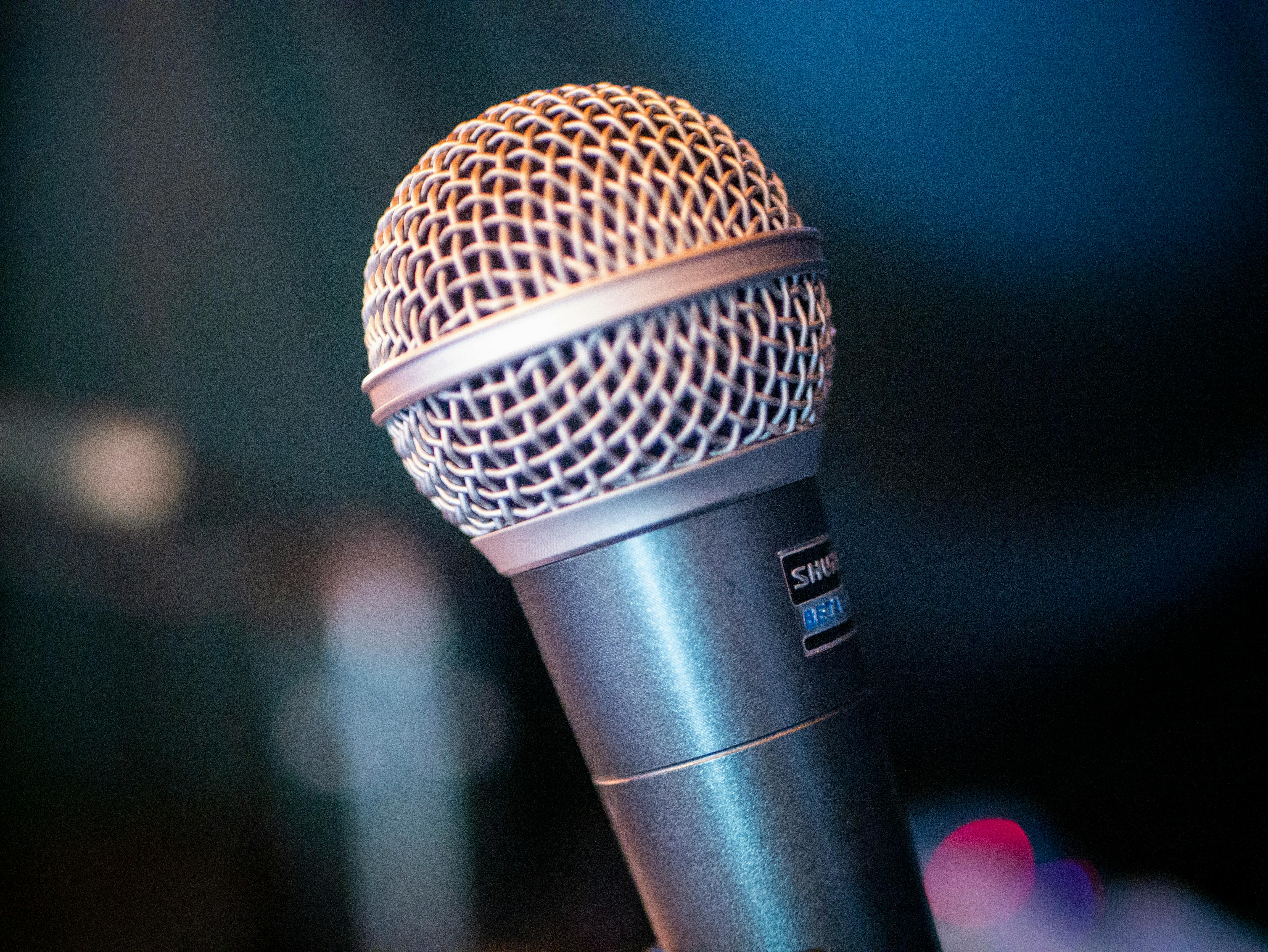 Close-Up of a Dynamic Performance Microphone · Free Stock Photo