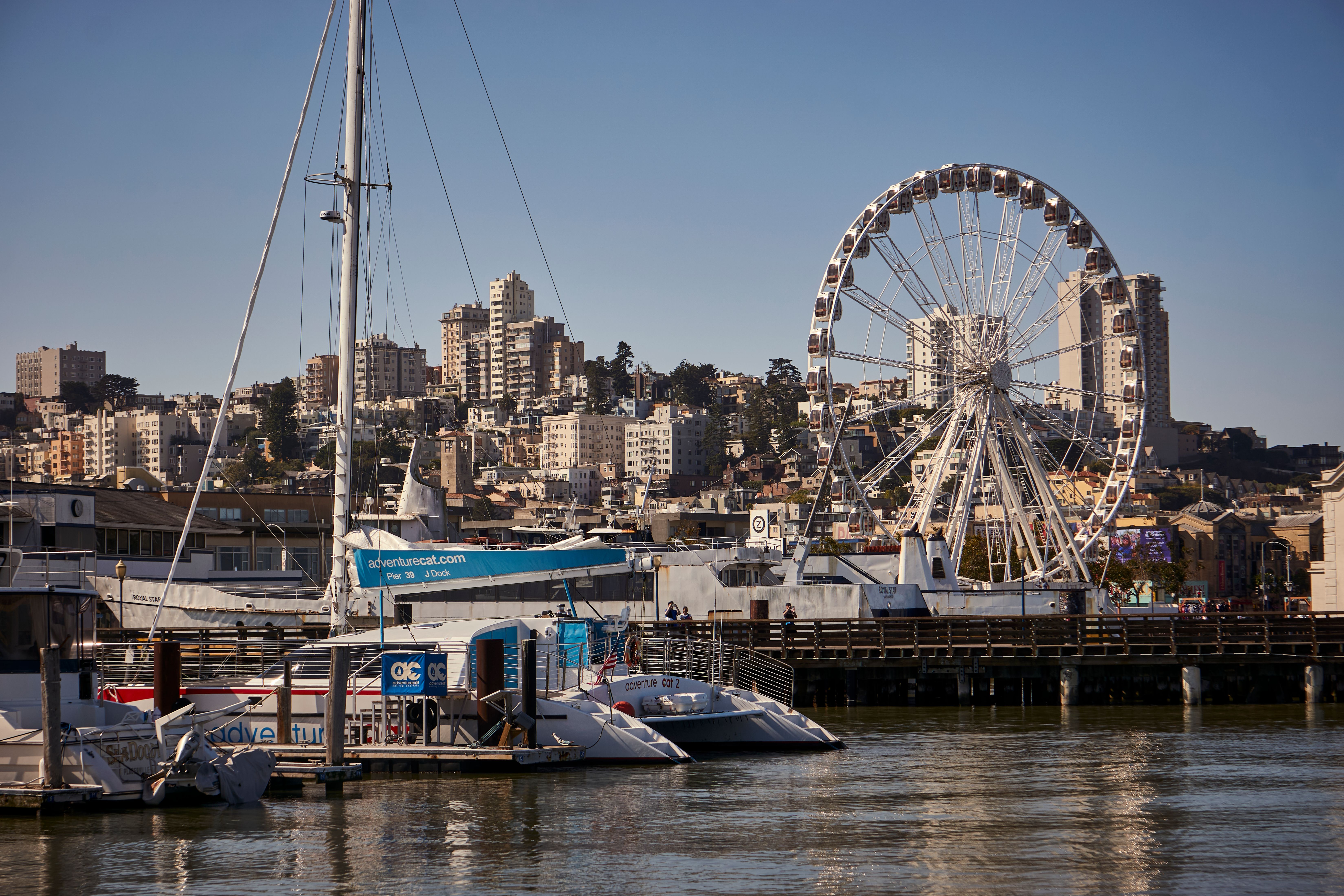 Vista Panorámica Del Muelle De San Francisco Con La Noria · Foto de ...