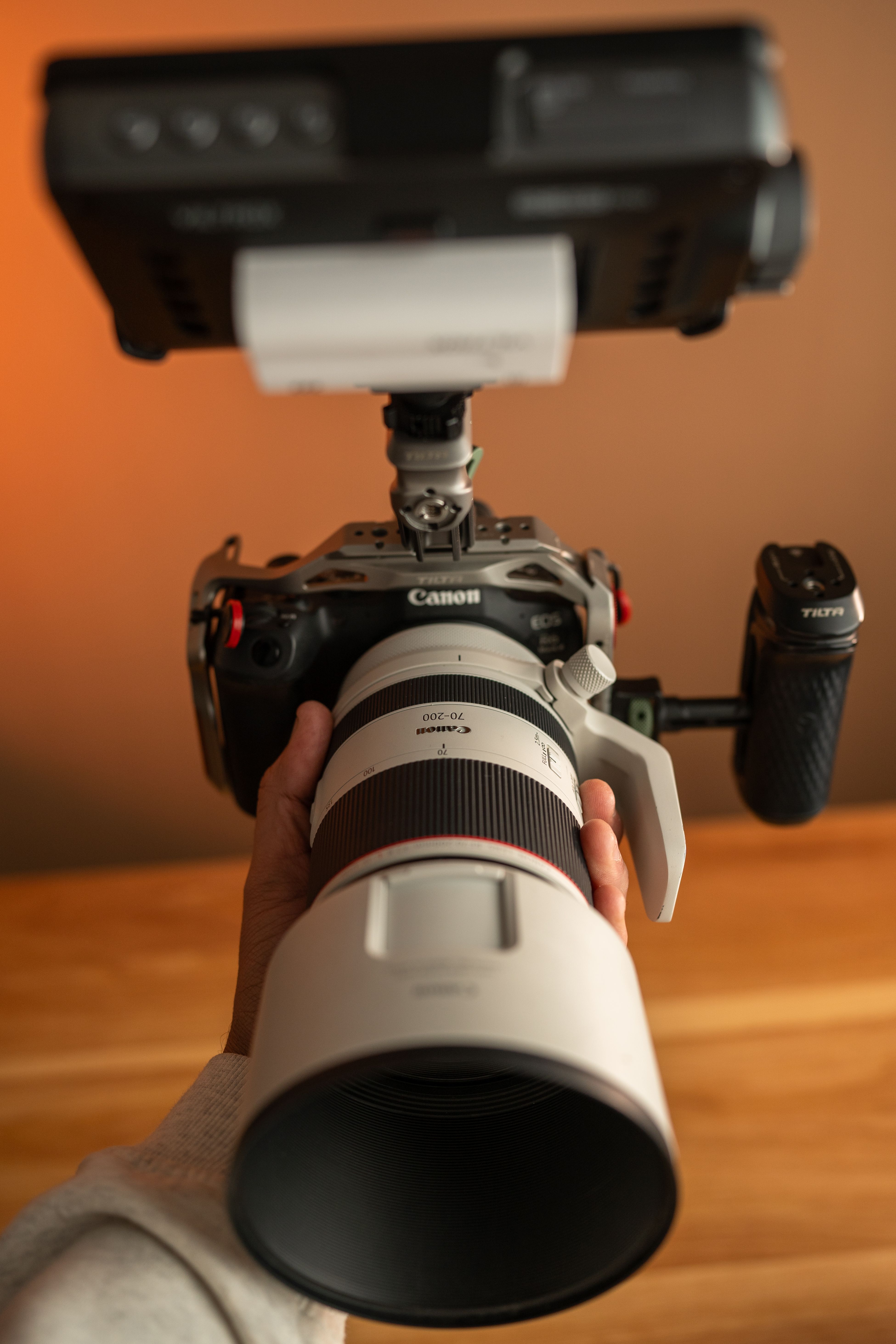 Close-up of Professional Camera with Large Lens · Free Stock Photo