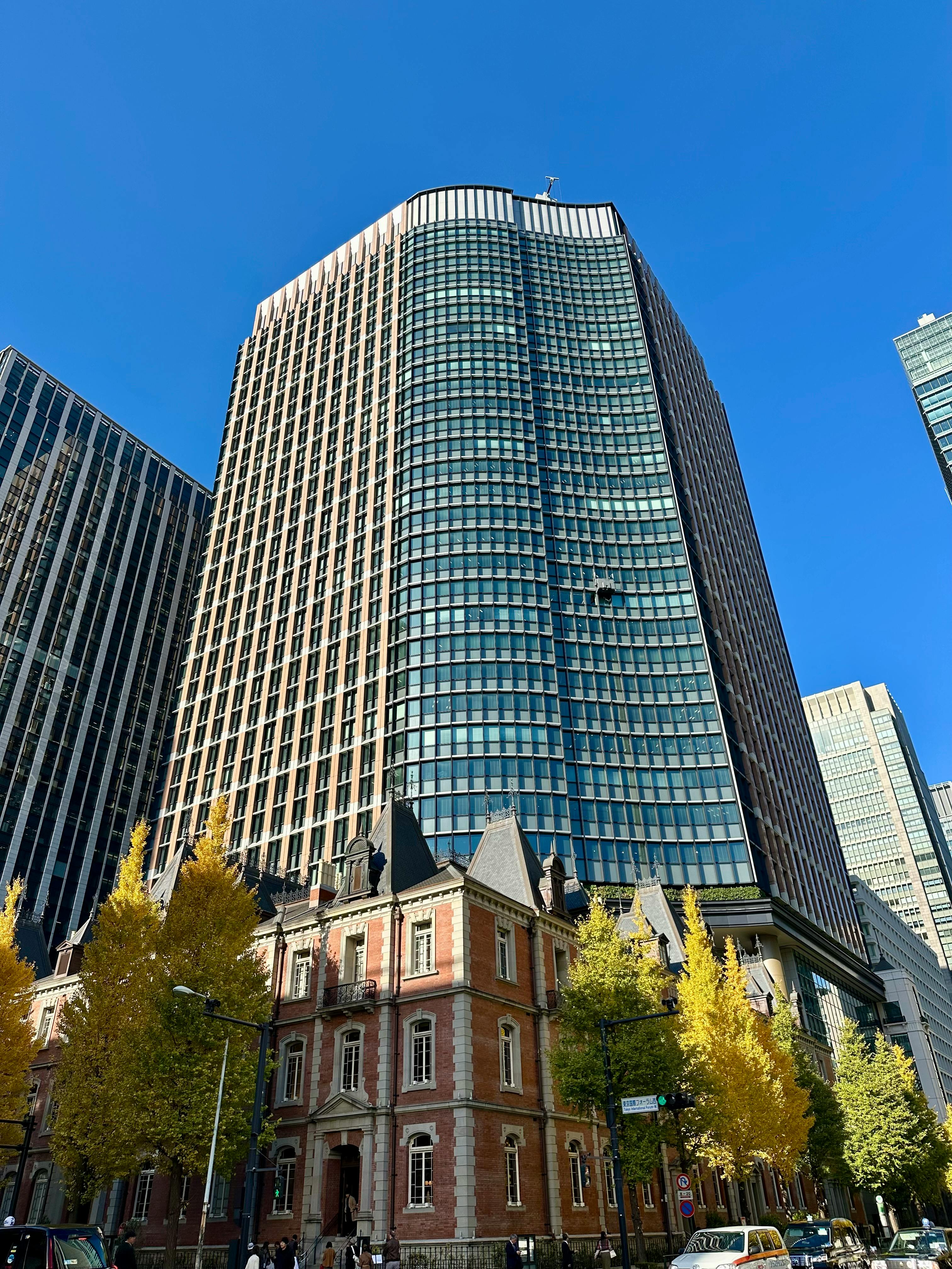 Modern Tokyo Skyscraper with Historical Building · Free Stock Photo