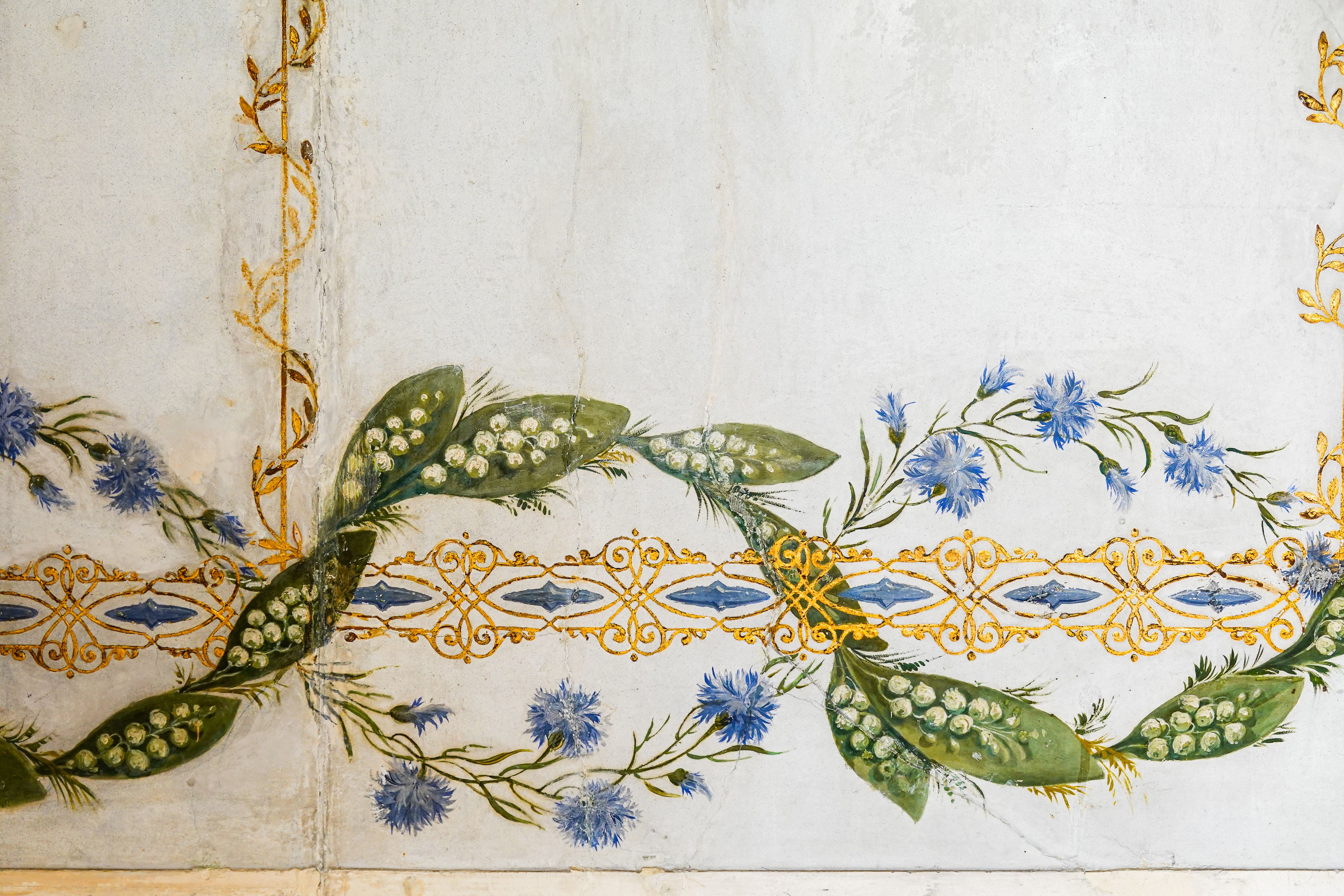 Elegant Floral Patterned Wall Art Design · Free Stock Photo