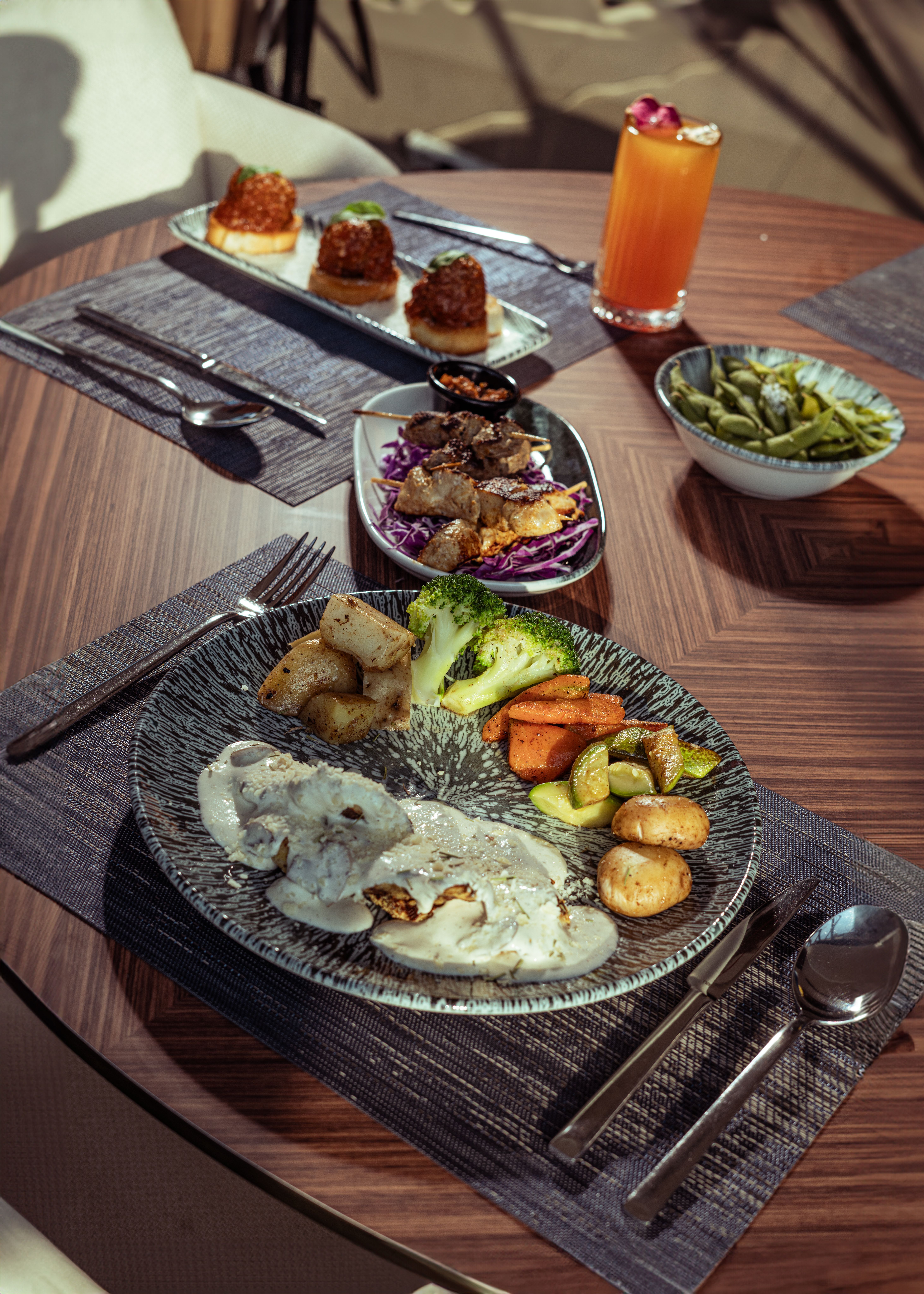 Delicious Iraqi Cuisine on Outdoor Table · Free Stock Photo