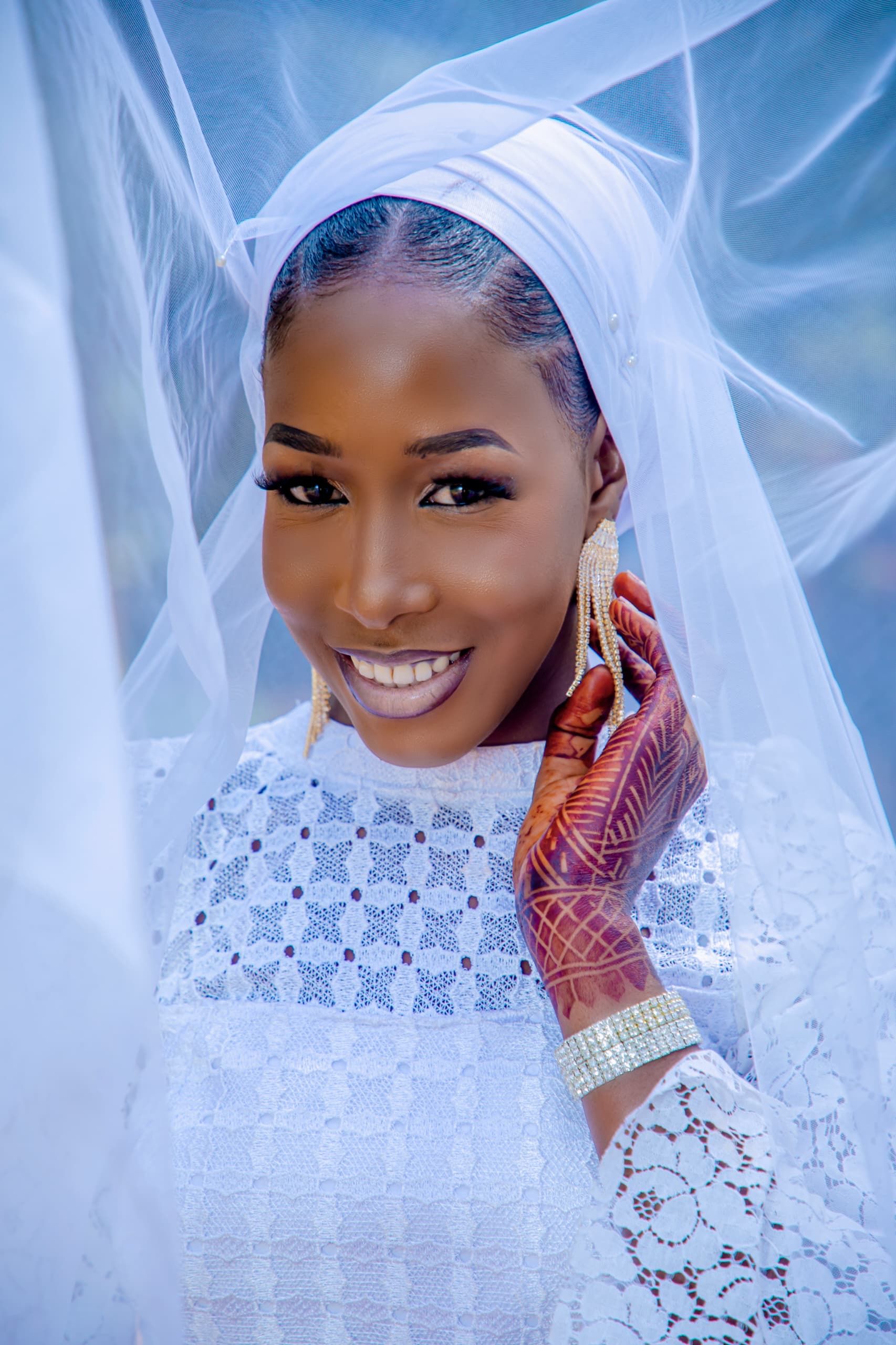 Elegant Bride in Traditional Wedding Attire · Free Stock Photo