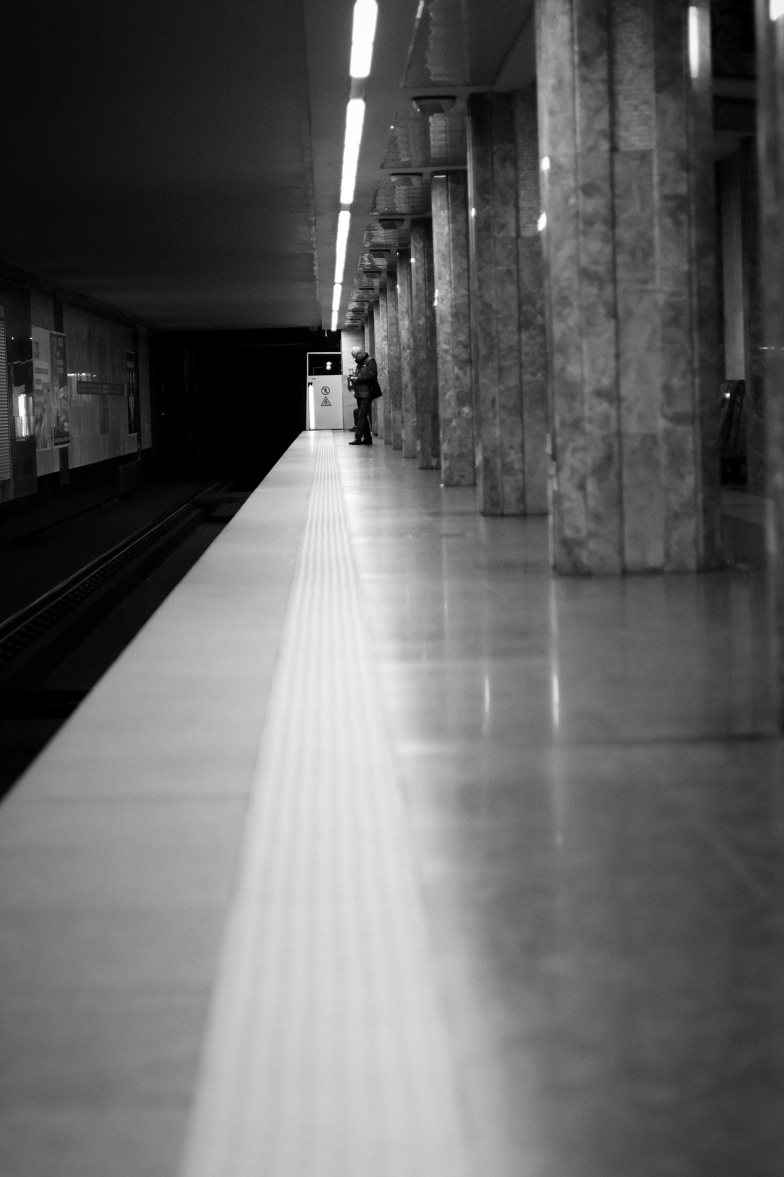 Train Statio In Night Photos, Download The BEST Free Train Statio In ...