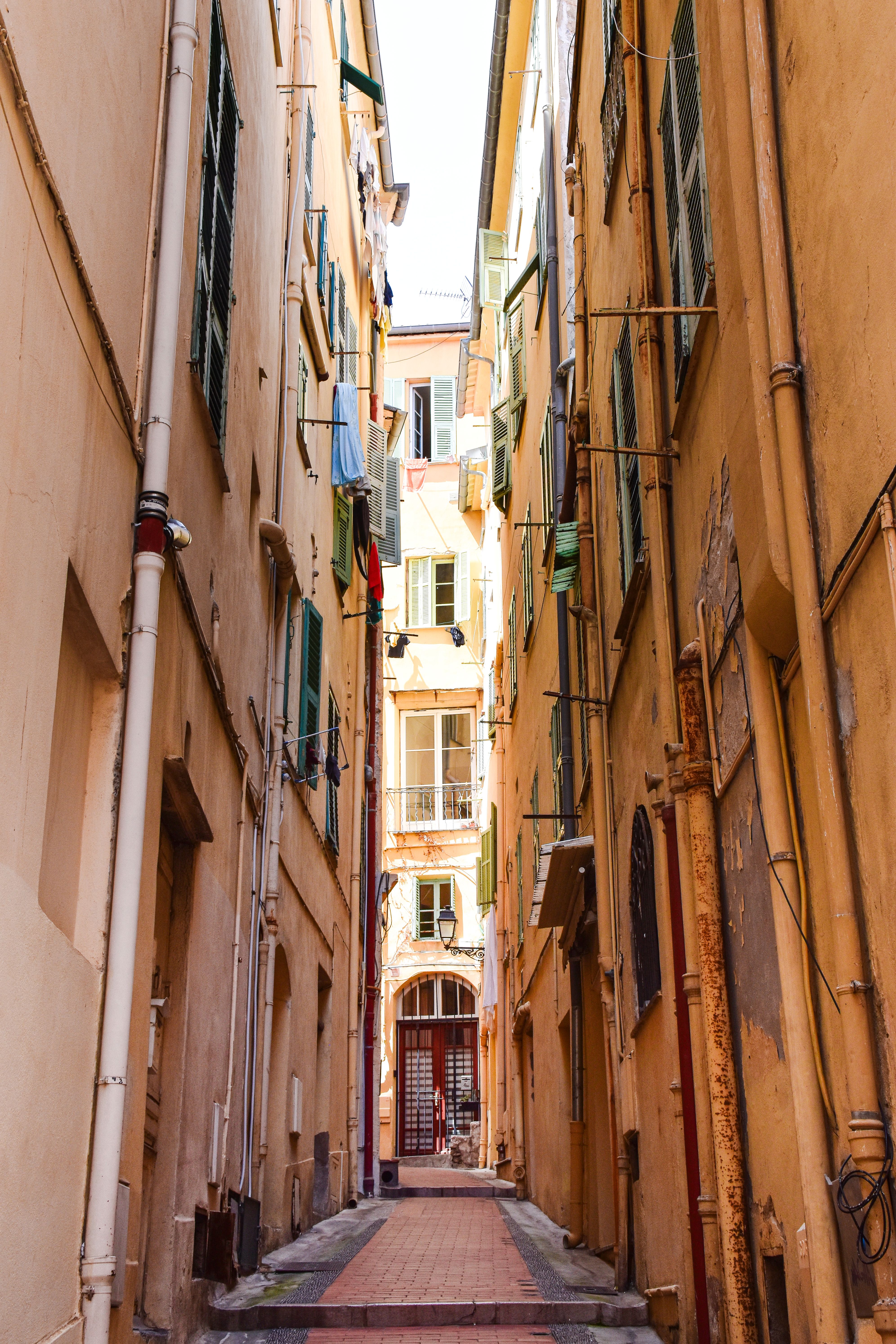 Charming Narrow Street in Nice, France · Free Stock Photo