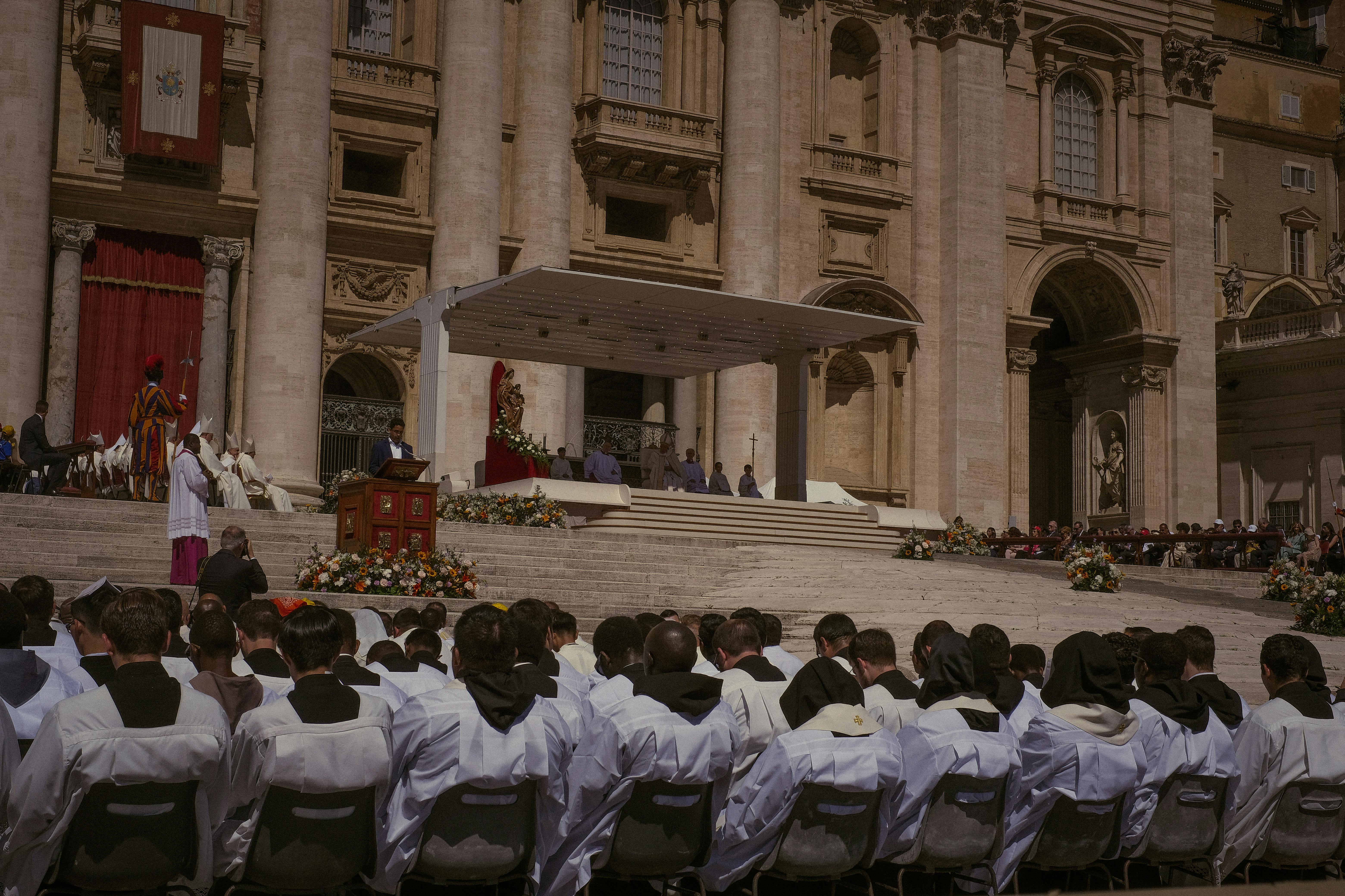 Ceremonia Religiosa En La Histórica Catedral · Foto de stock gratuita