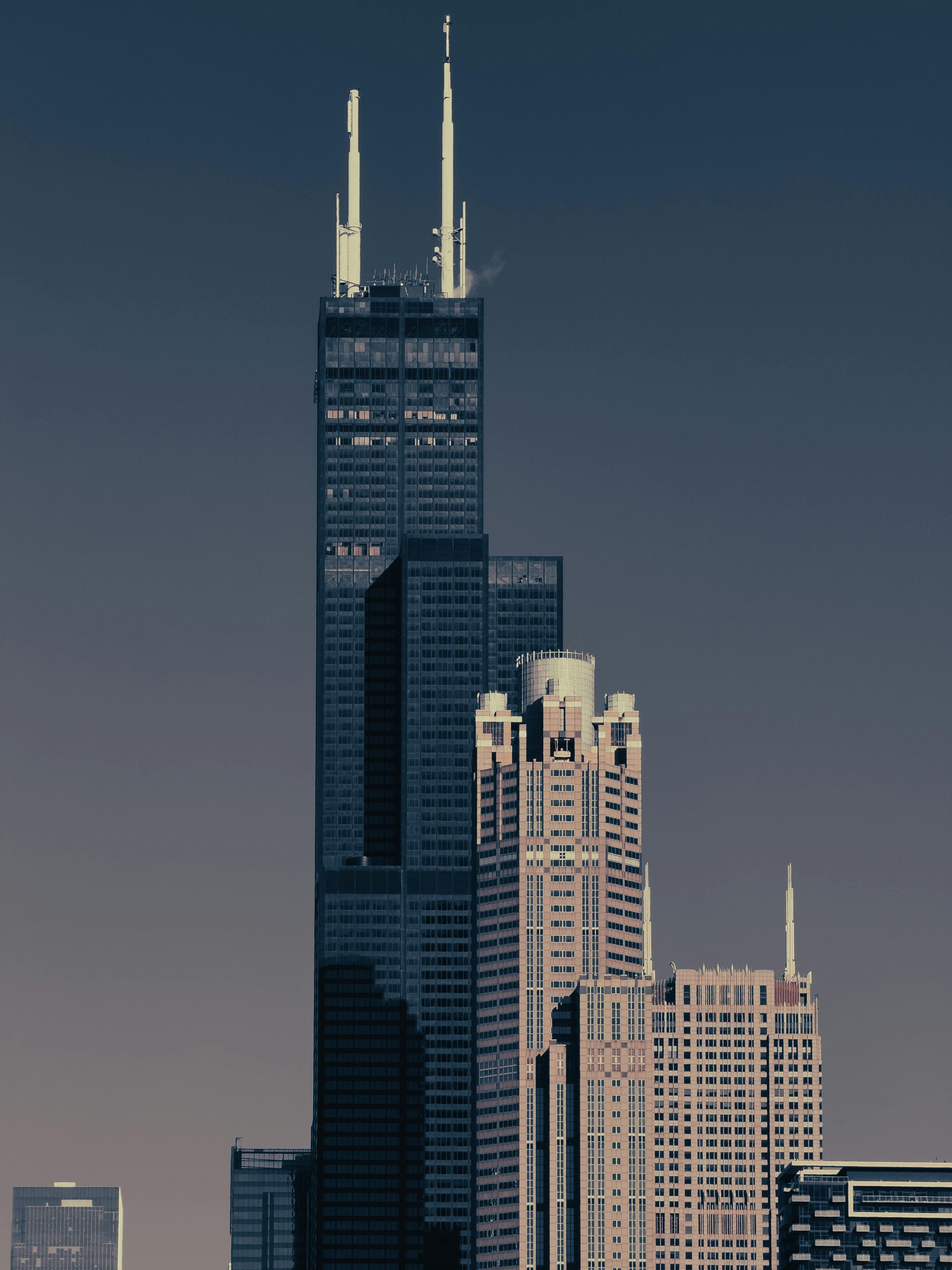 Menara Willis Yang Terkenal Dalam Tampilan Sinematik · Foto Stok Gratis