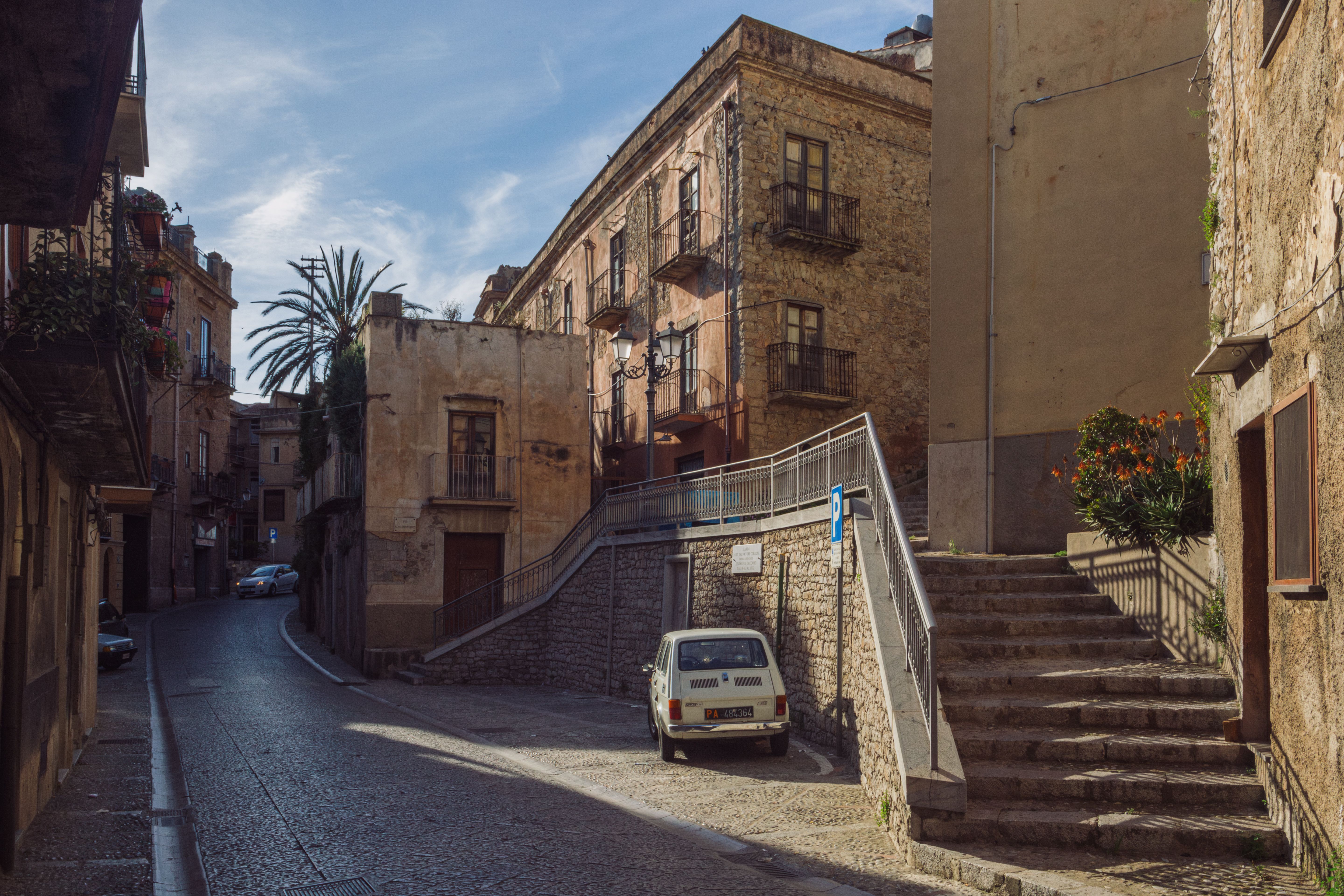 Charming Street Scene in Caccamo, Sicily · Free Stock Photo
