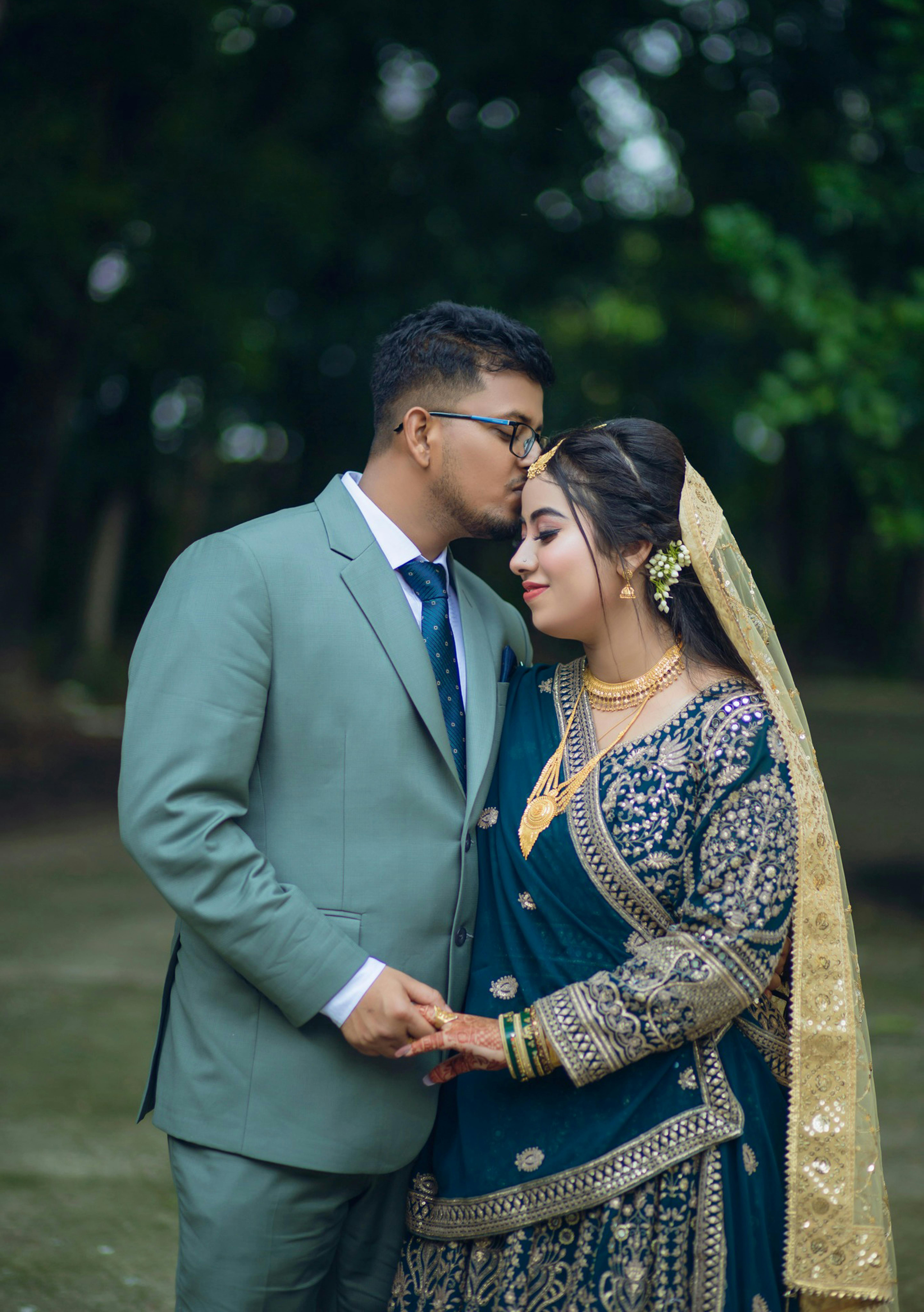 Romantic Outdoor Wedding Portrait in Dubai · Free Stock Photo