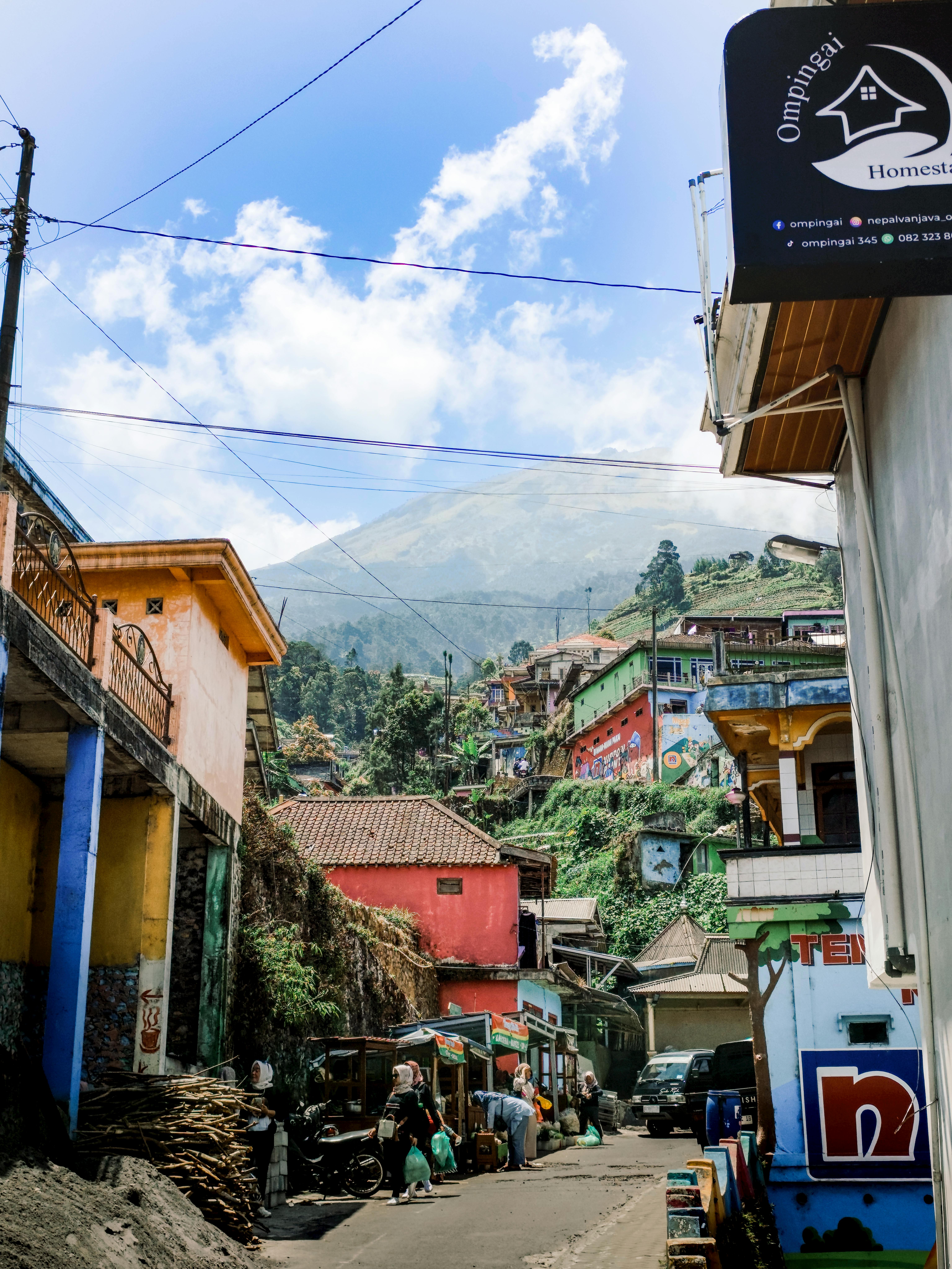 Pemandangan Desa Yang Semarak Di Nepal Van Java, Indonesia · Foto Stok ...