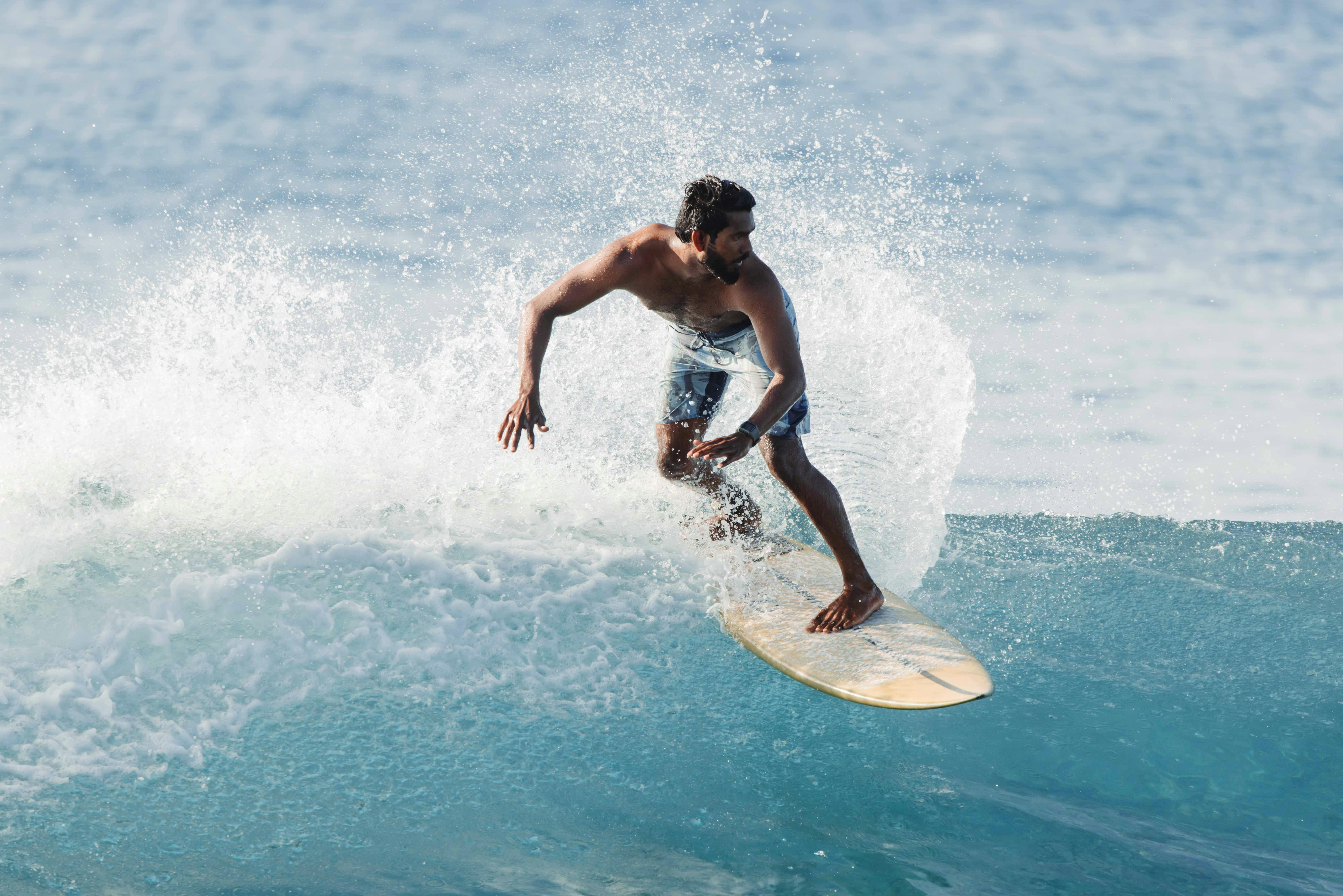 Dynamic Surfing Action in the Maldives · Free Stock Photo