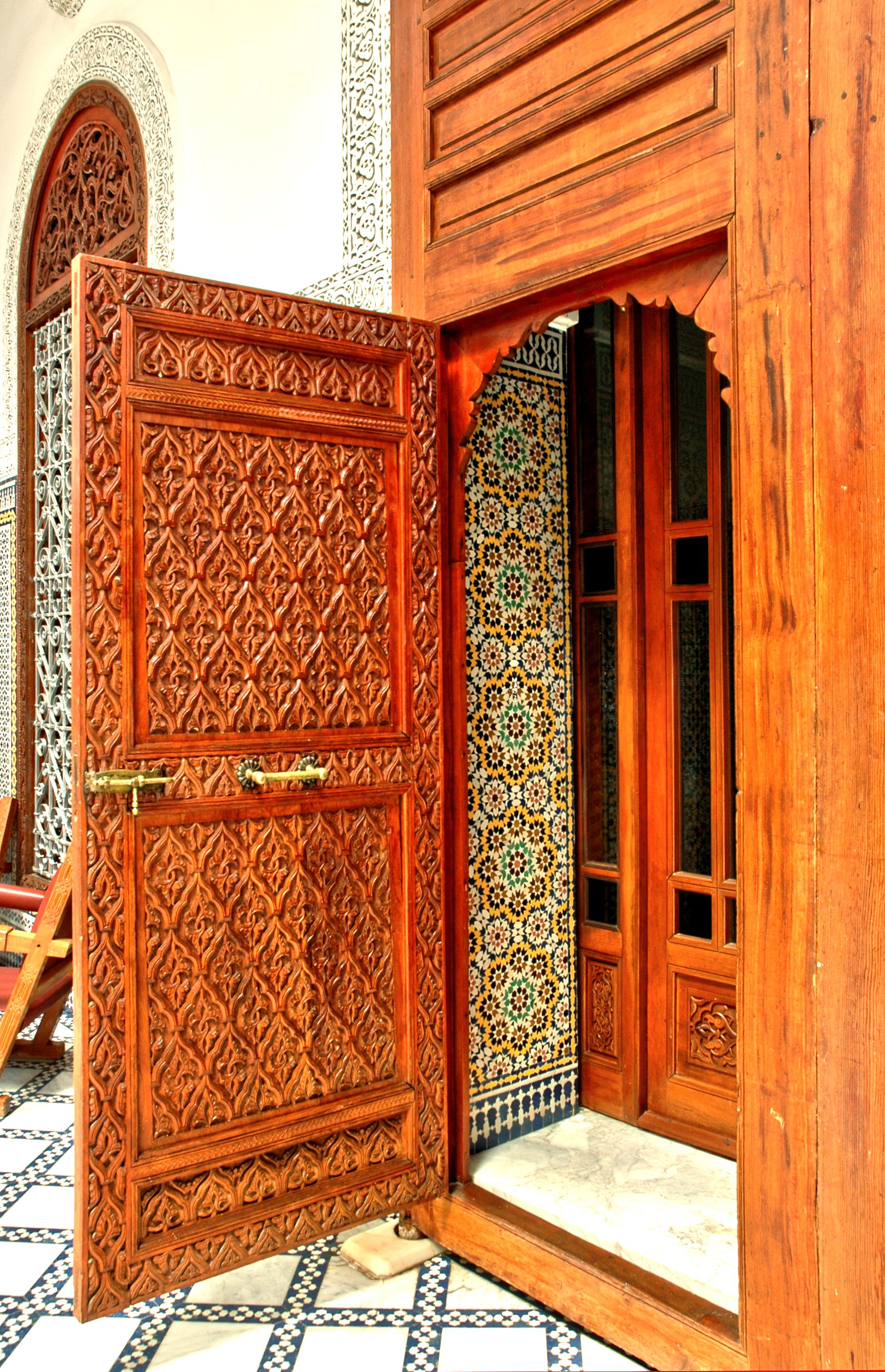 Intrincado Diseño De Puerta Marroquí En Fez · Foto de stock gratuita