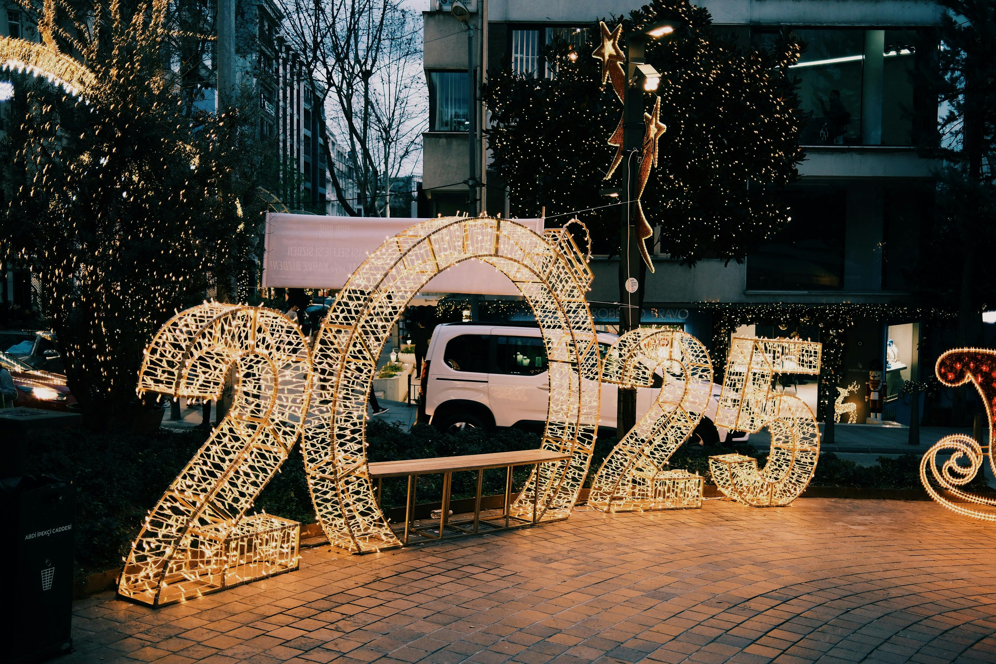 Festive 2025 Light Display in Urban Setting · Free Stock Photo