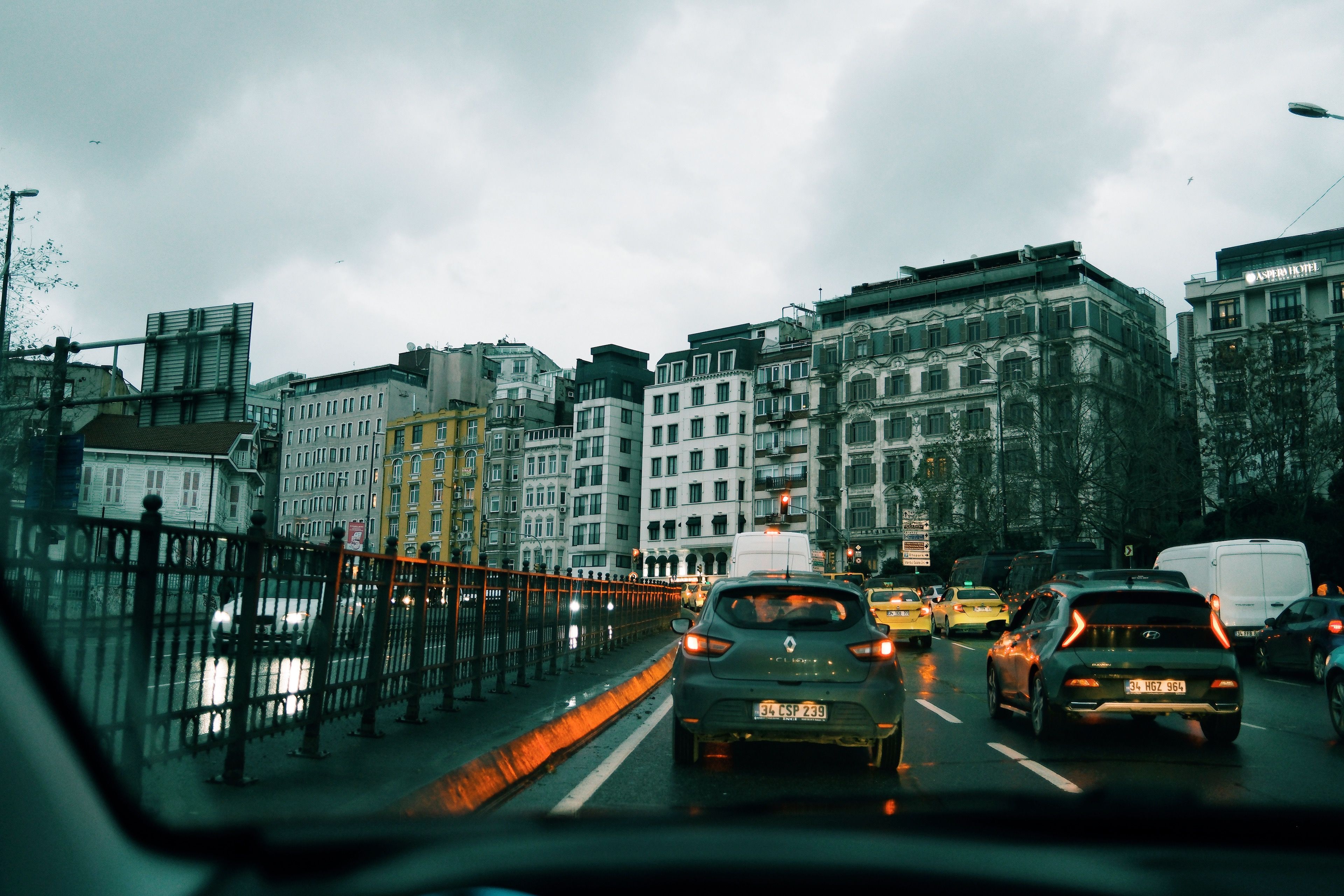 Urban Street Traffic in Rainy Cityscape · Free Stock Photo