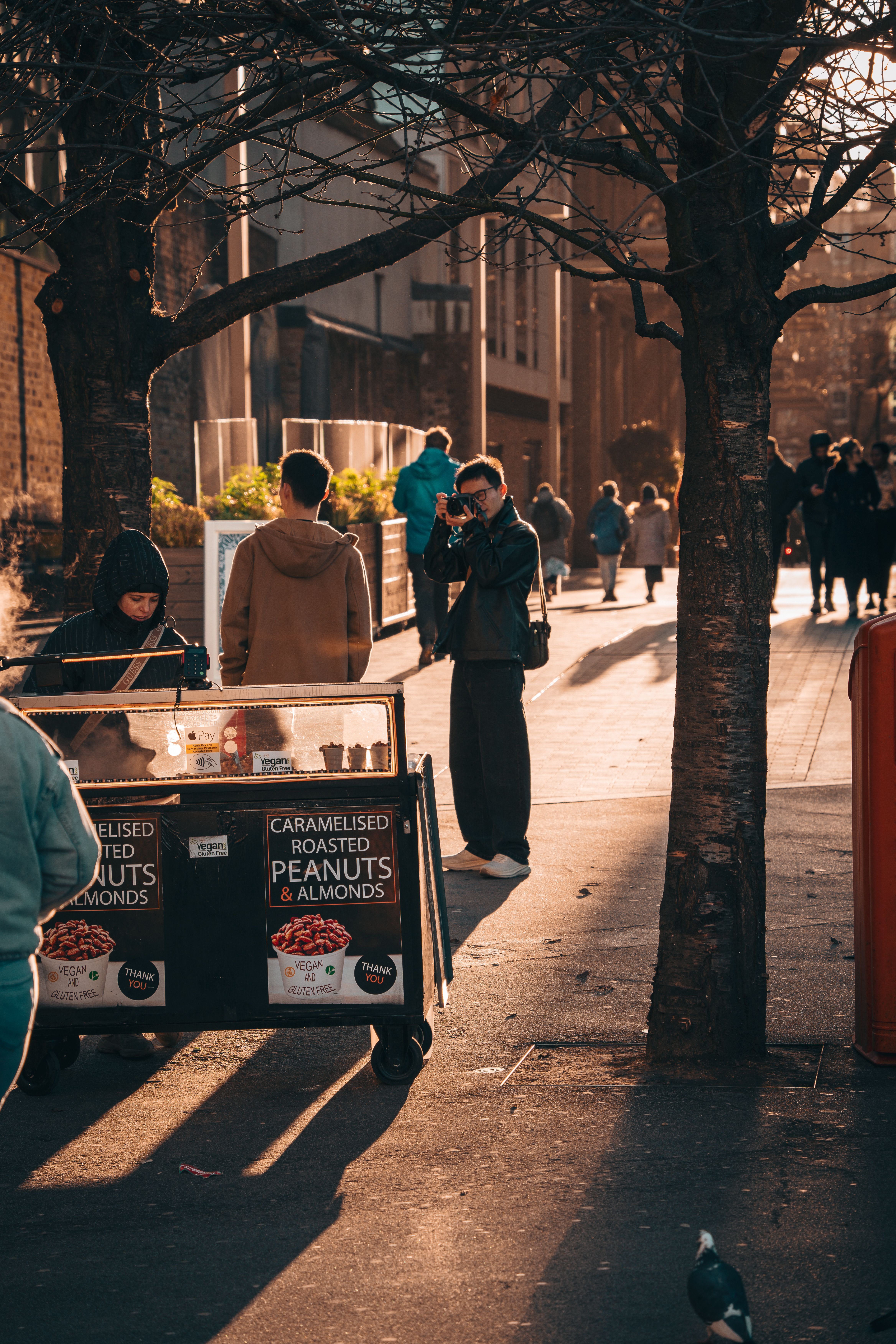 Street Scene in London with Snack Vendor · Free Stock Photo