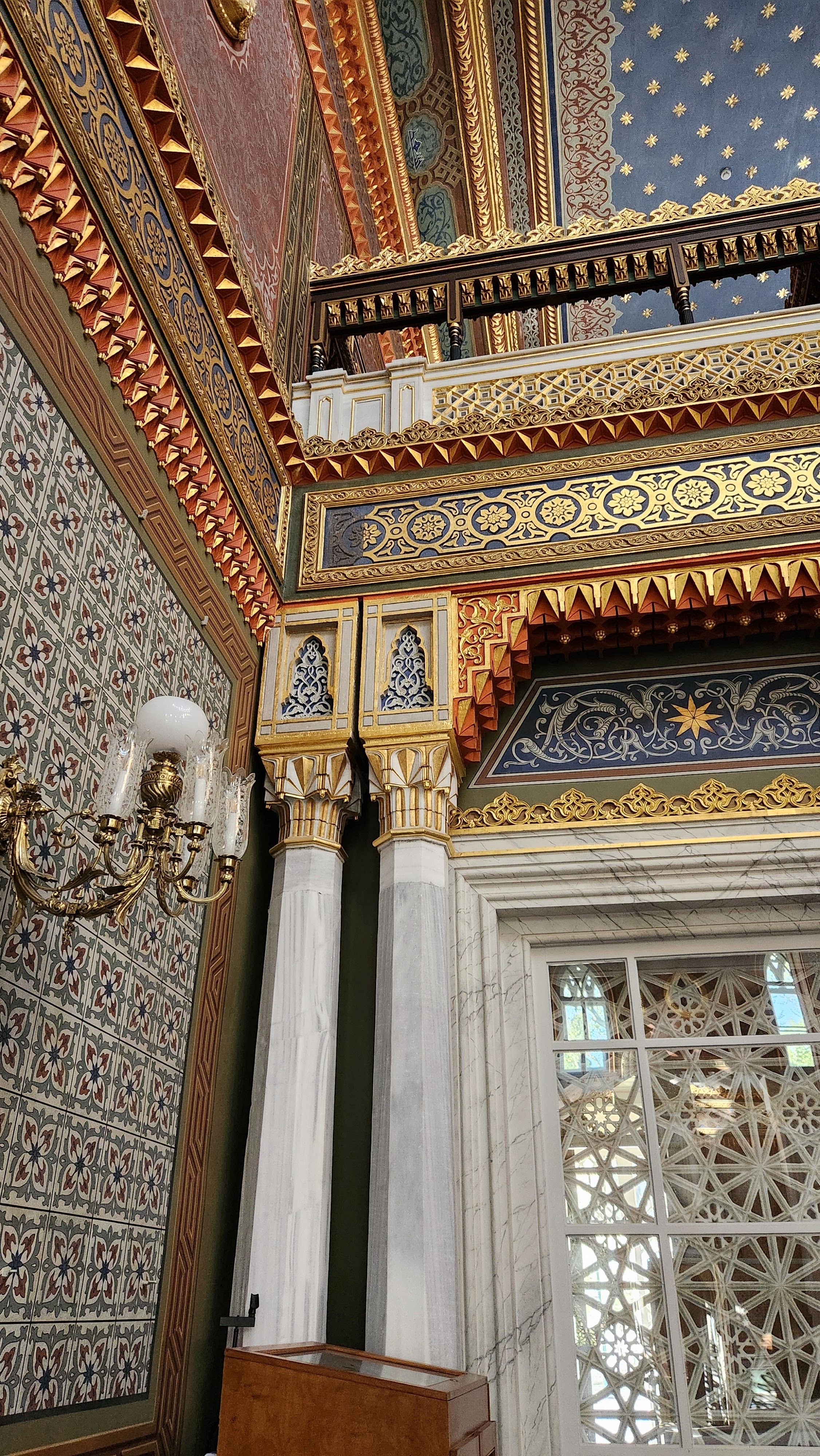 Intricate Interior Design of Istanbul Mosque · Free Stock Photo
