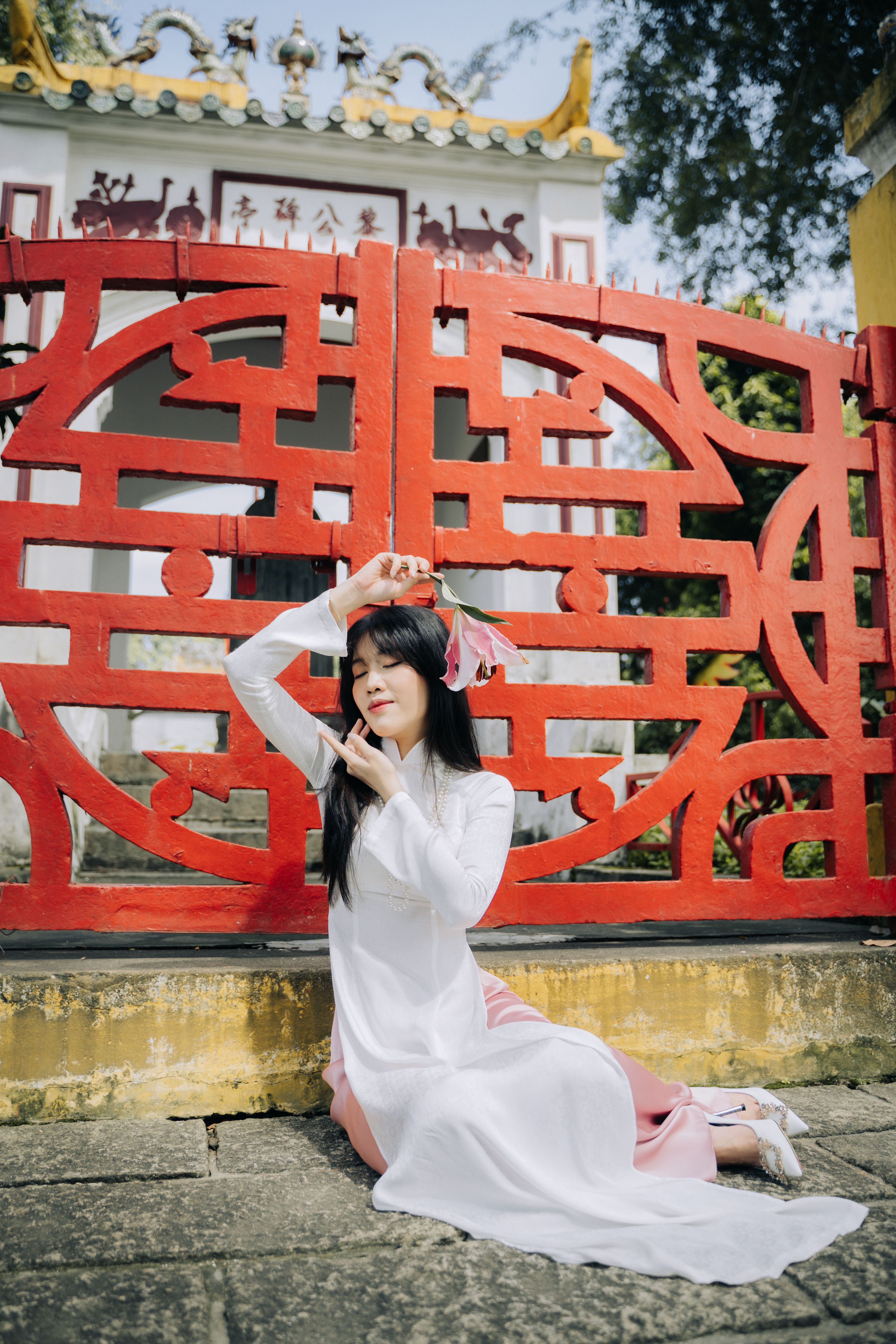 Traditional Vietnamese Woman Posing by Red Oriental Gate · Free Stock Photo