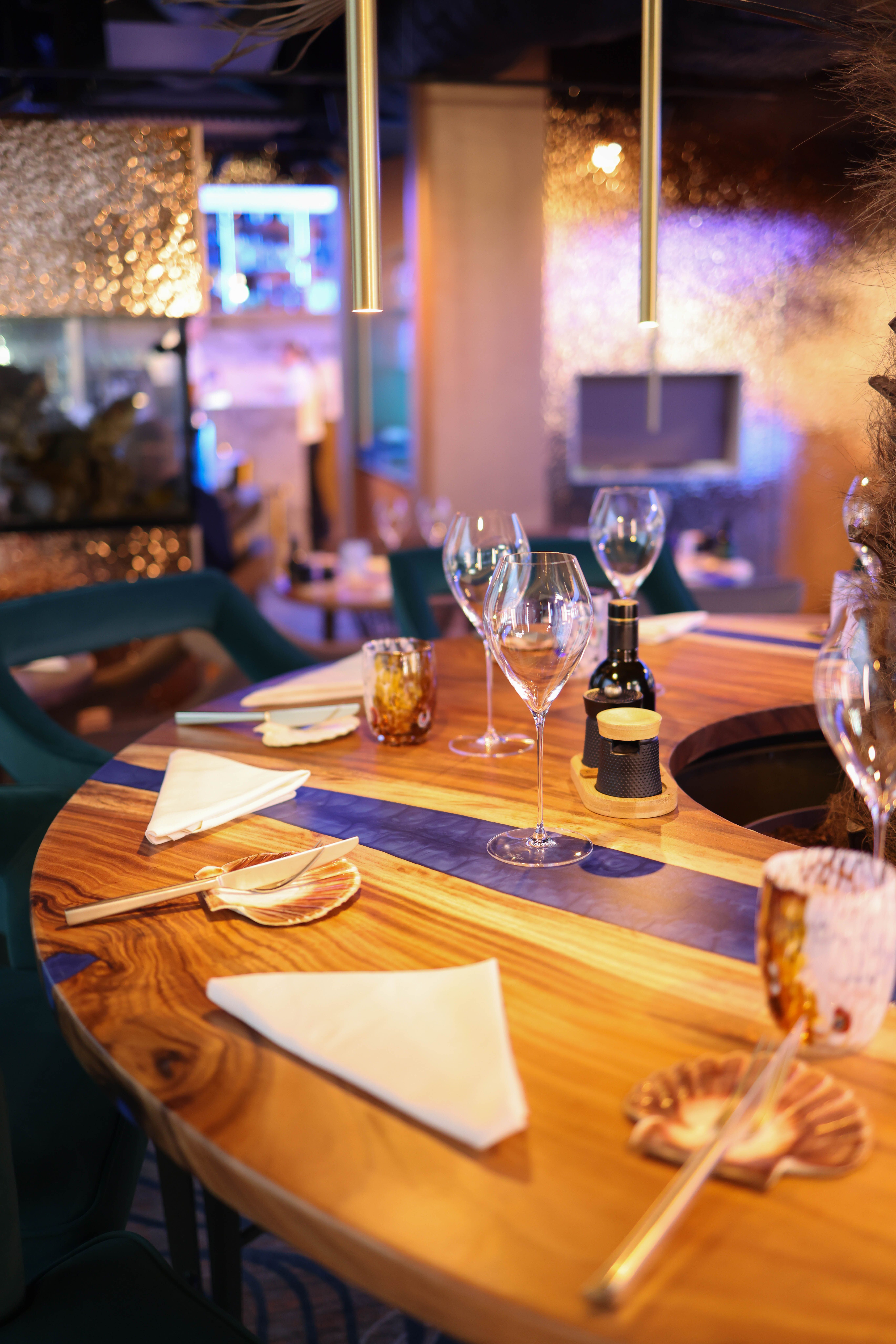 Elegant Dining Table Setup with Wine Glasses · Free Stock Photo