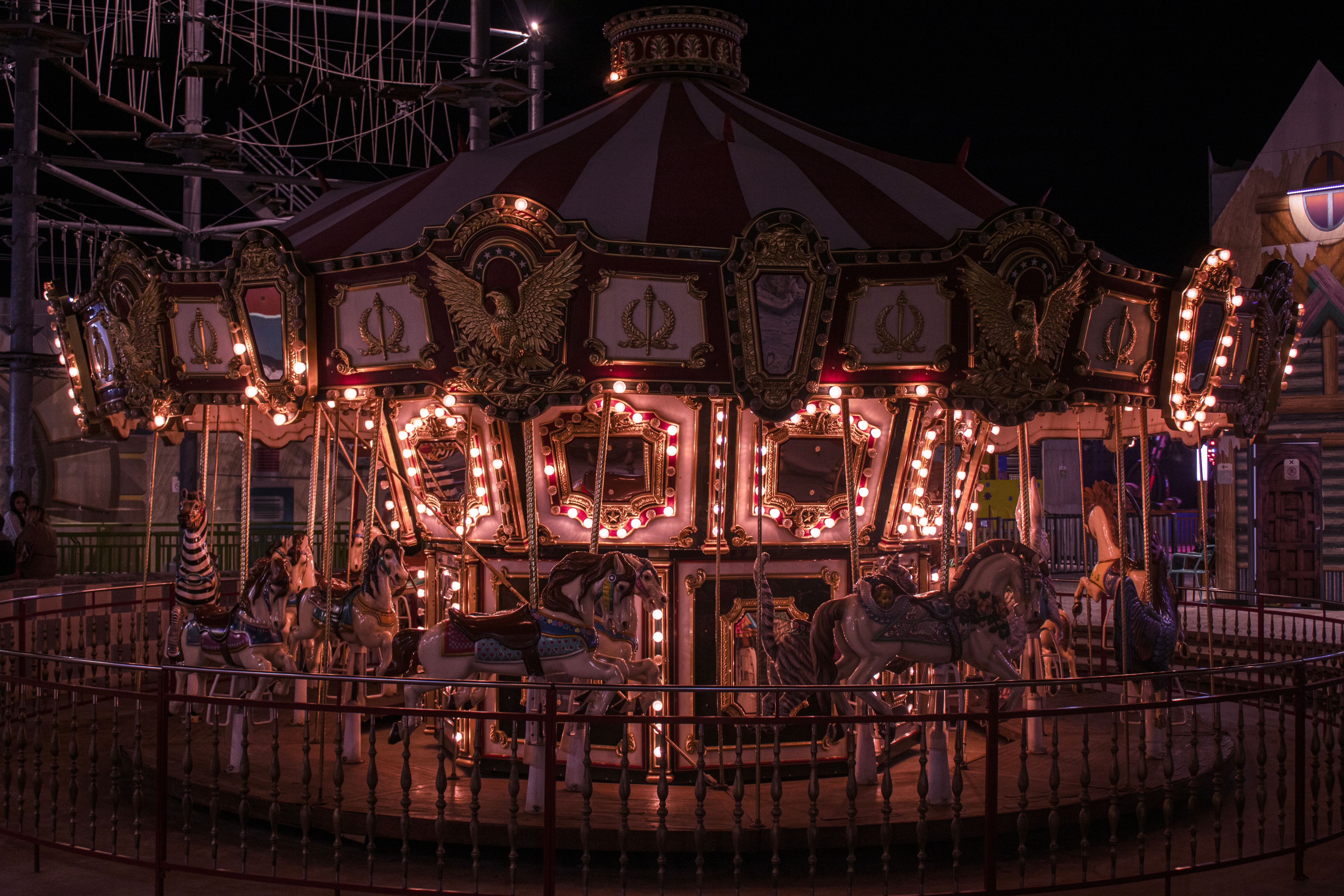 How to Make a Carousel Post Facebook That Engages Users