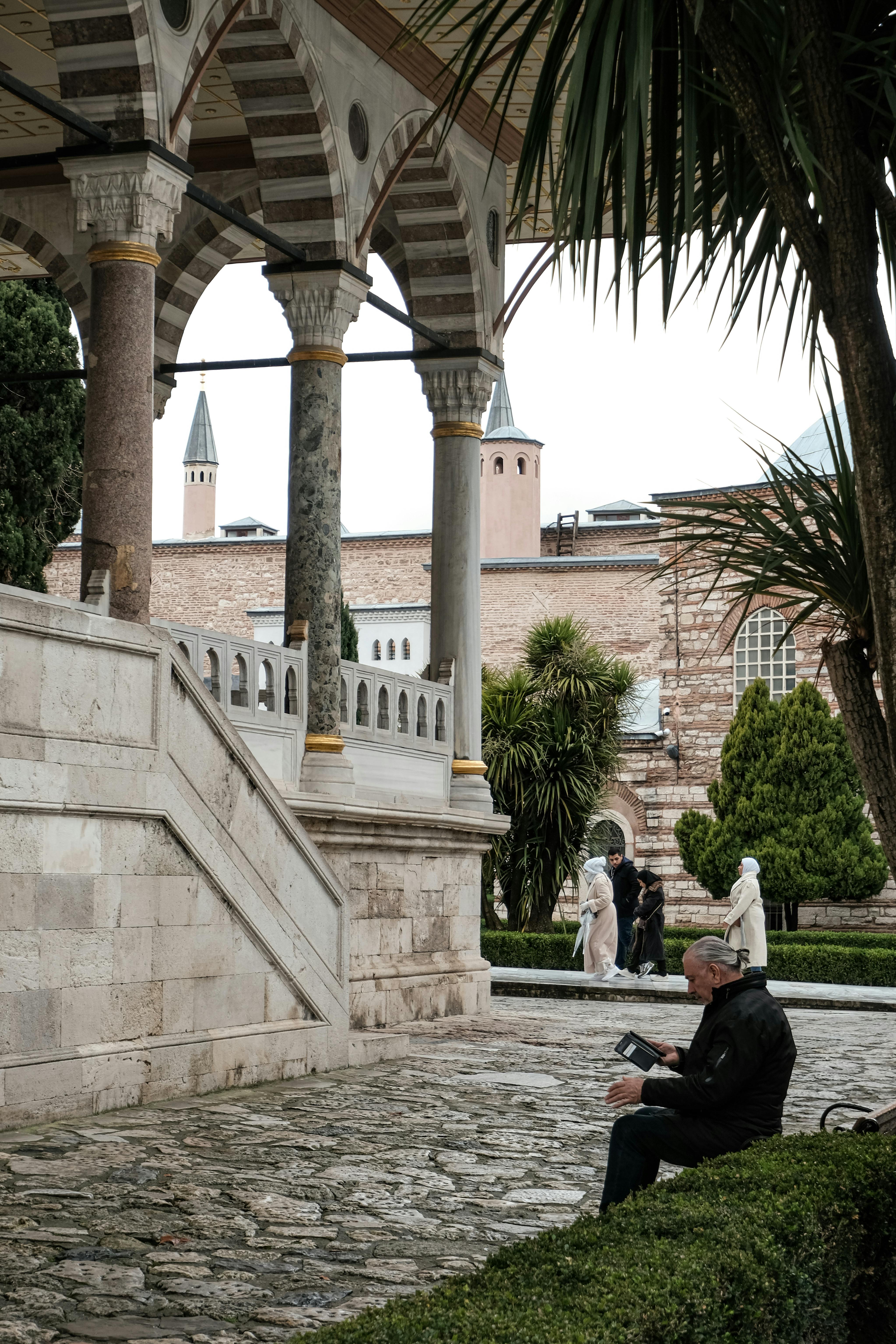 Peaceful architectural scene at historic site · Free Stock Photo