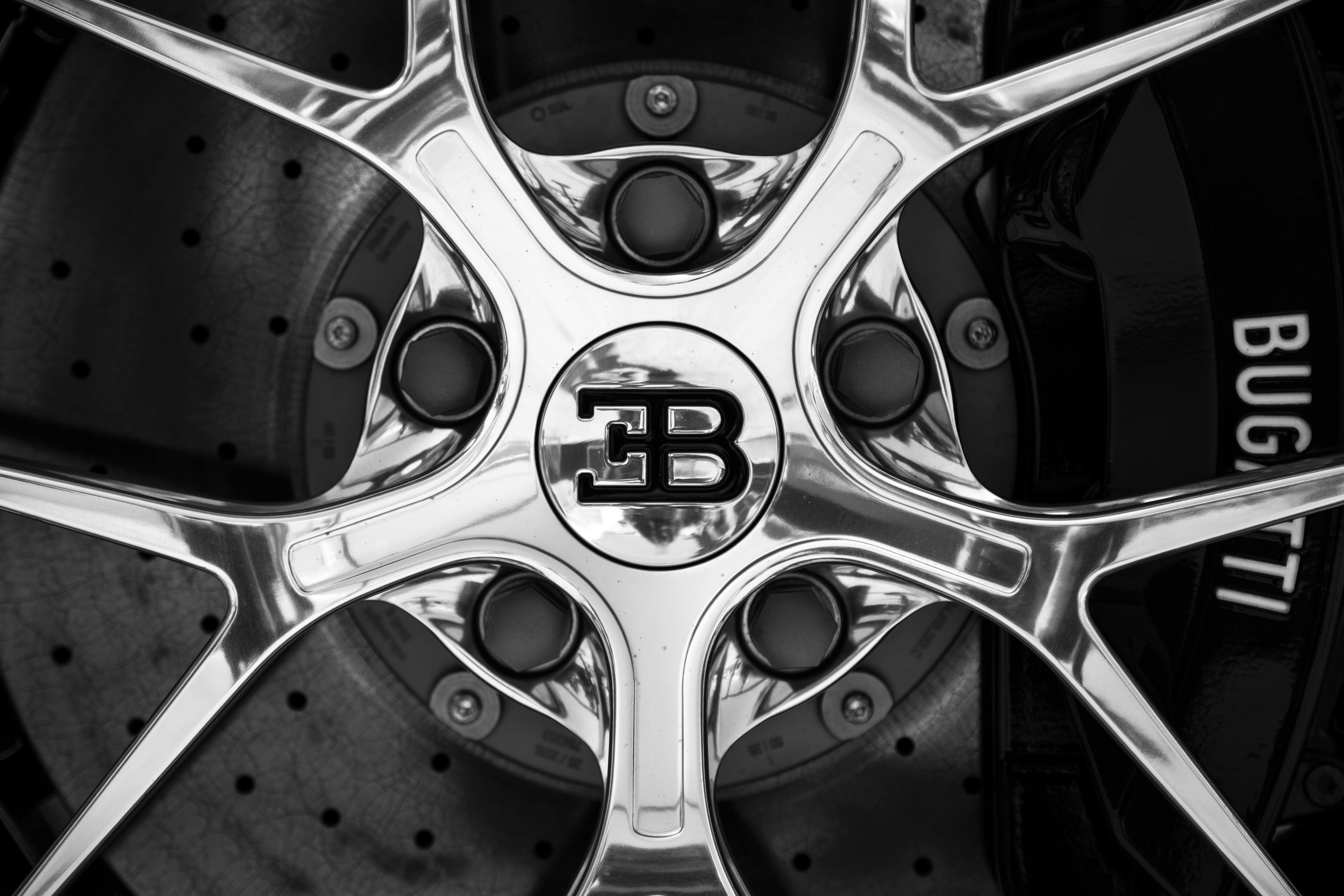 Close-up Detail of Bugatti Car Rim in Black and White · Free Stock Photo
