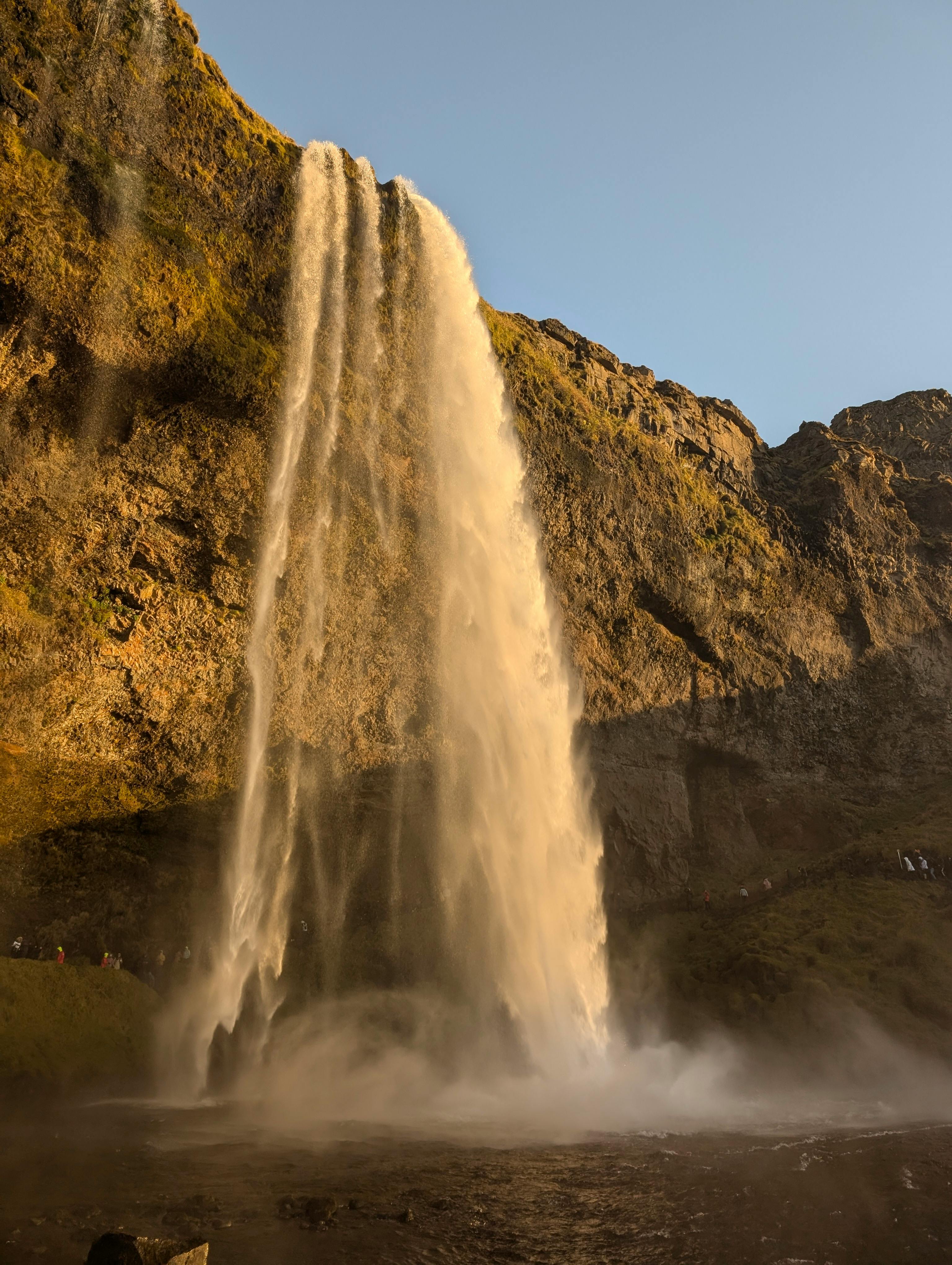 Superbe Cascade En Islande Au Coucher Du Soleil · Photo gratuite