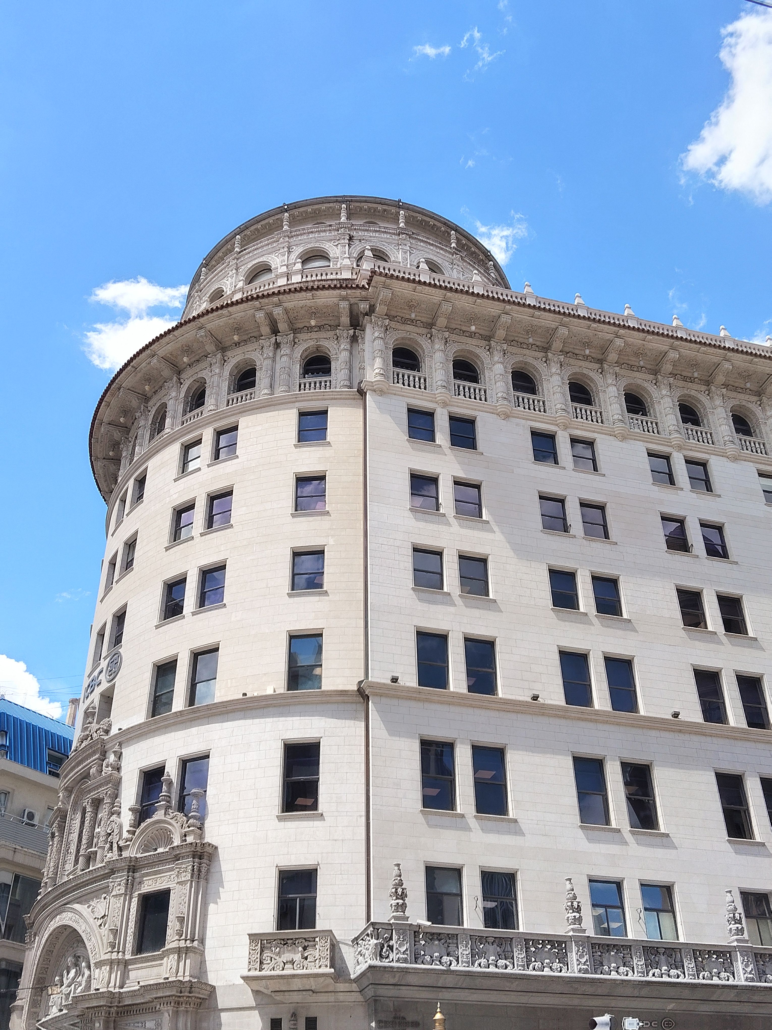 Historic Circular Building Under Blue Sky · Free Stock Photo