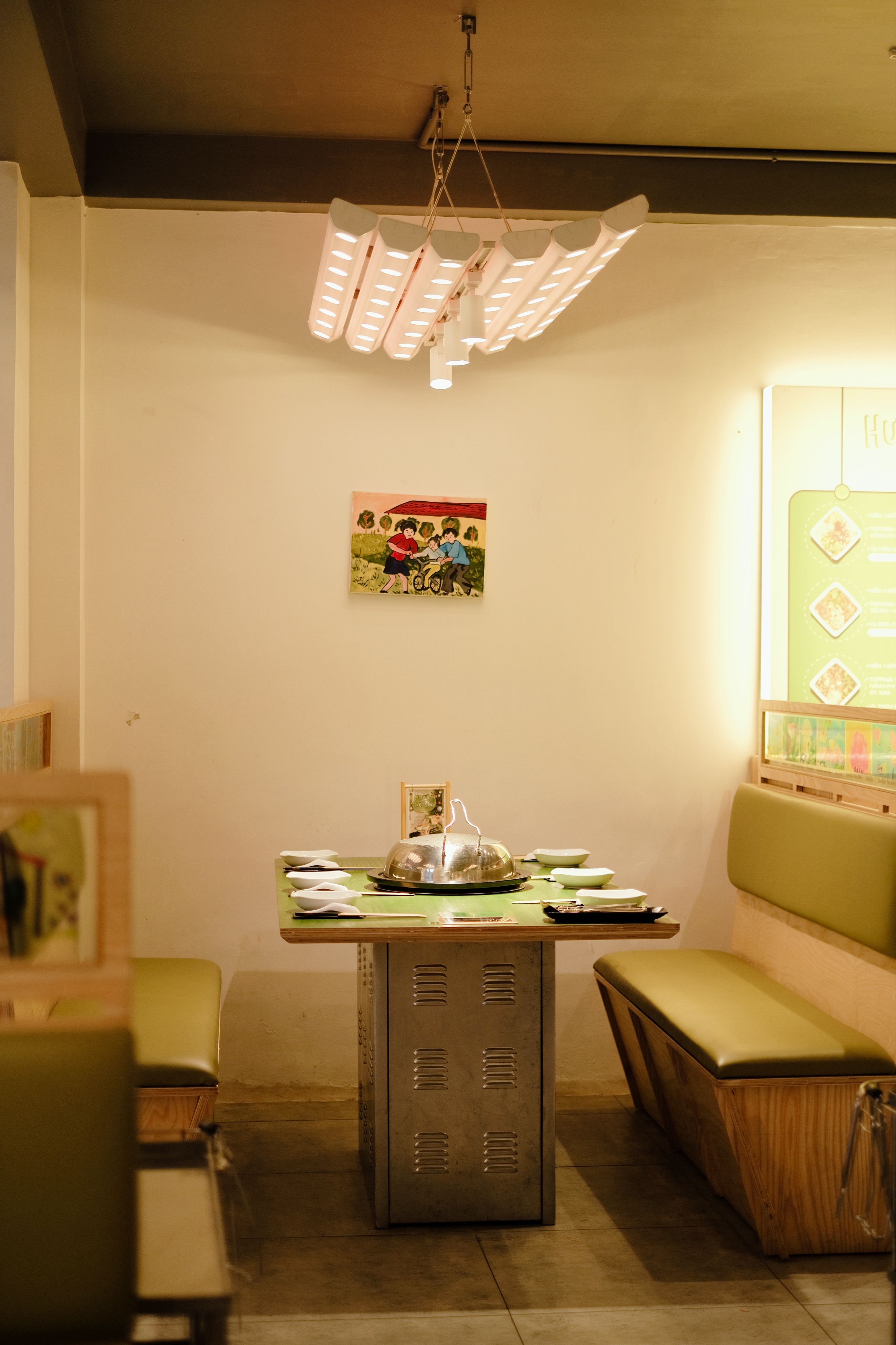Cozy Restaurant Booth with Modern Lighting · Free Stock Photo