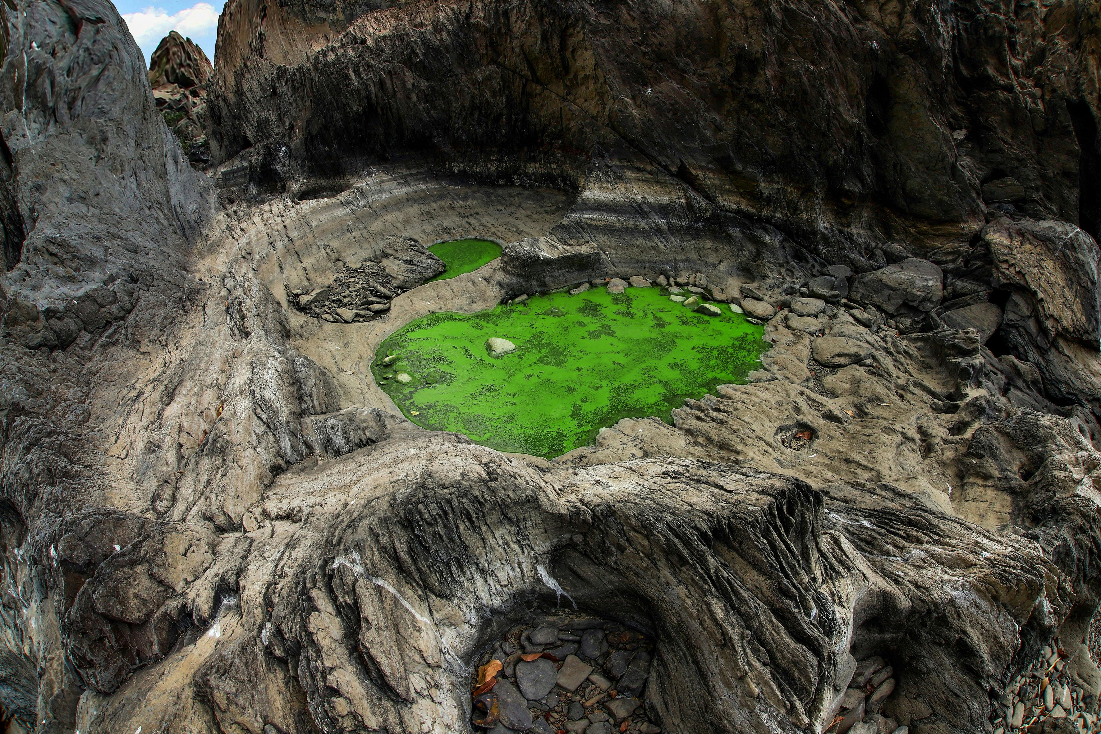 Crevice Water Photos, Download The BEST Free Crevice Water Stock Photos ...