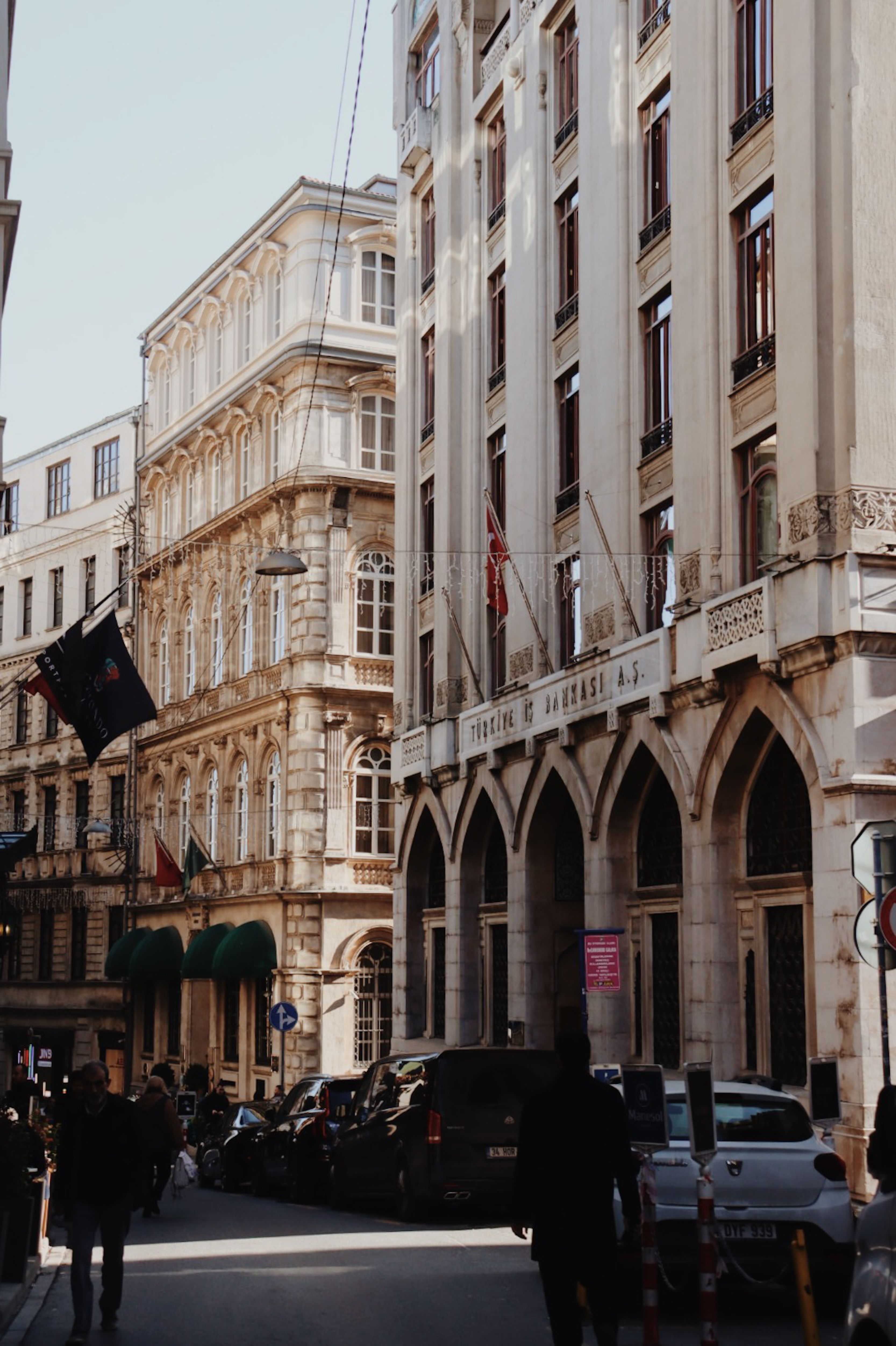 Historic European Street with Classic Architecture · Free Stock Photo