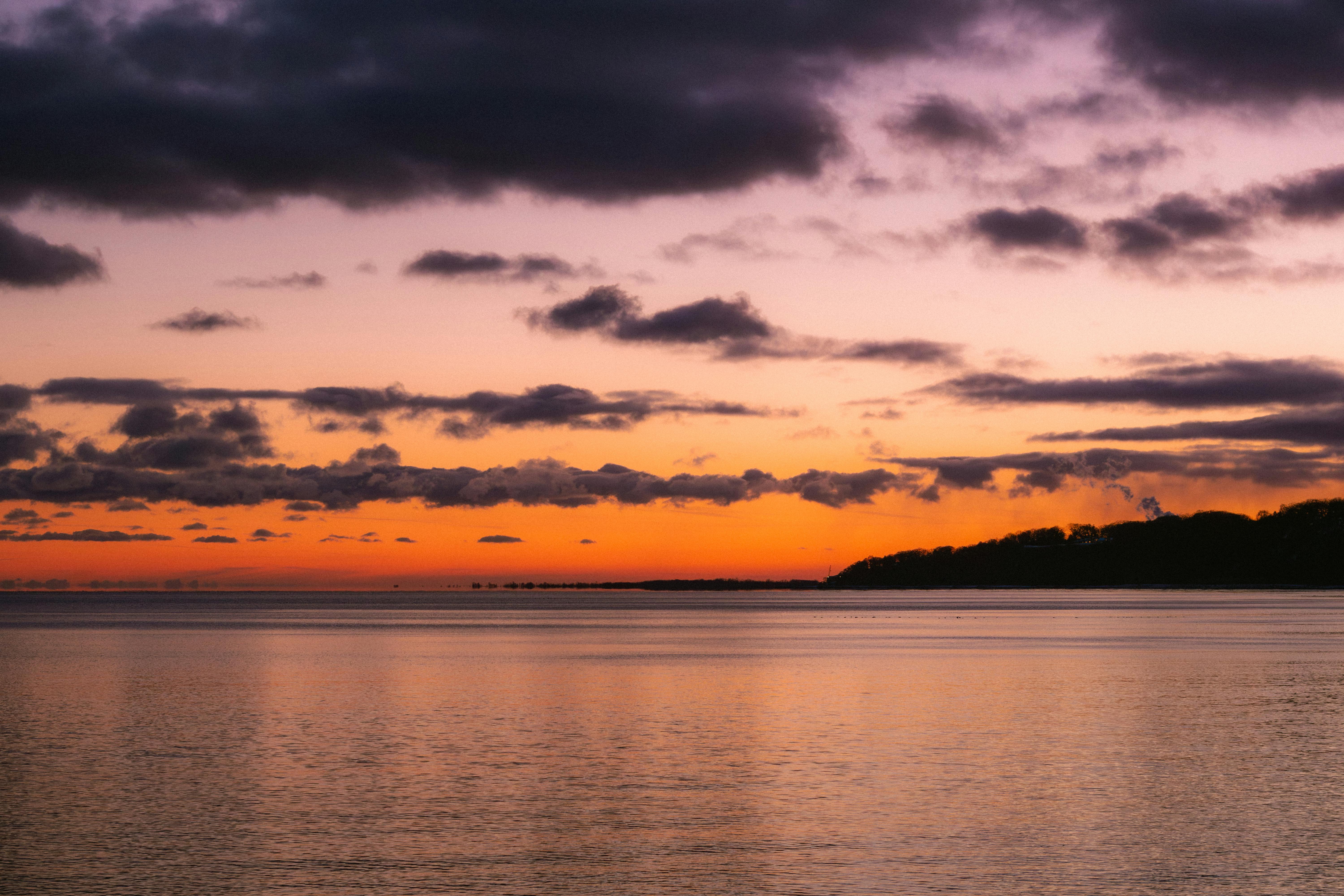 Vibrant Sunset over Lake Ontario, Toronto · Free Stock Photo