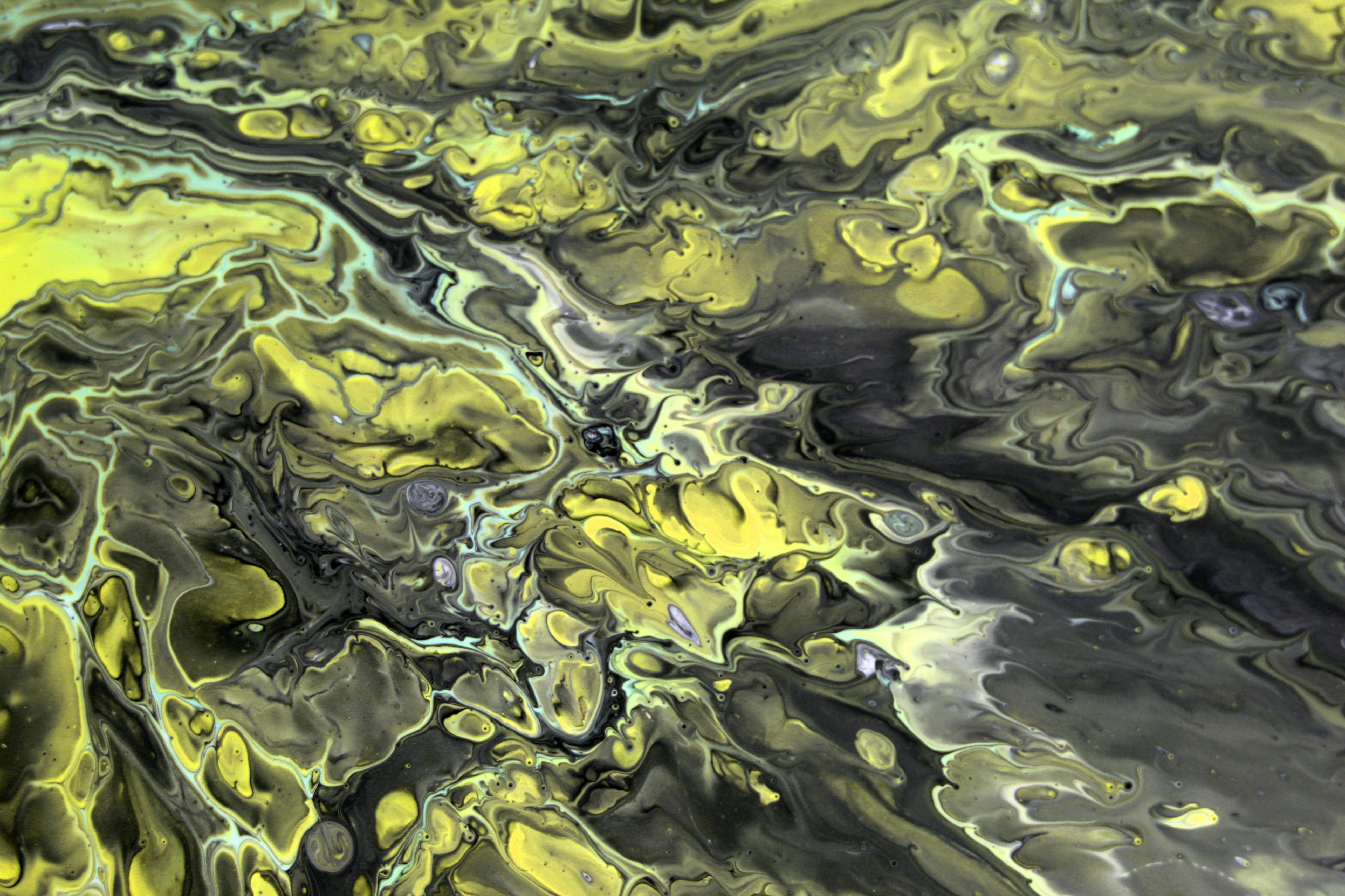 Abstract Yellow and Gray Fluid Art Pattern · Free Stock Photo