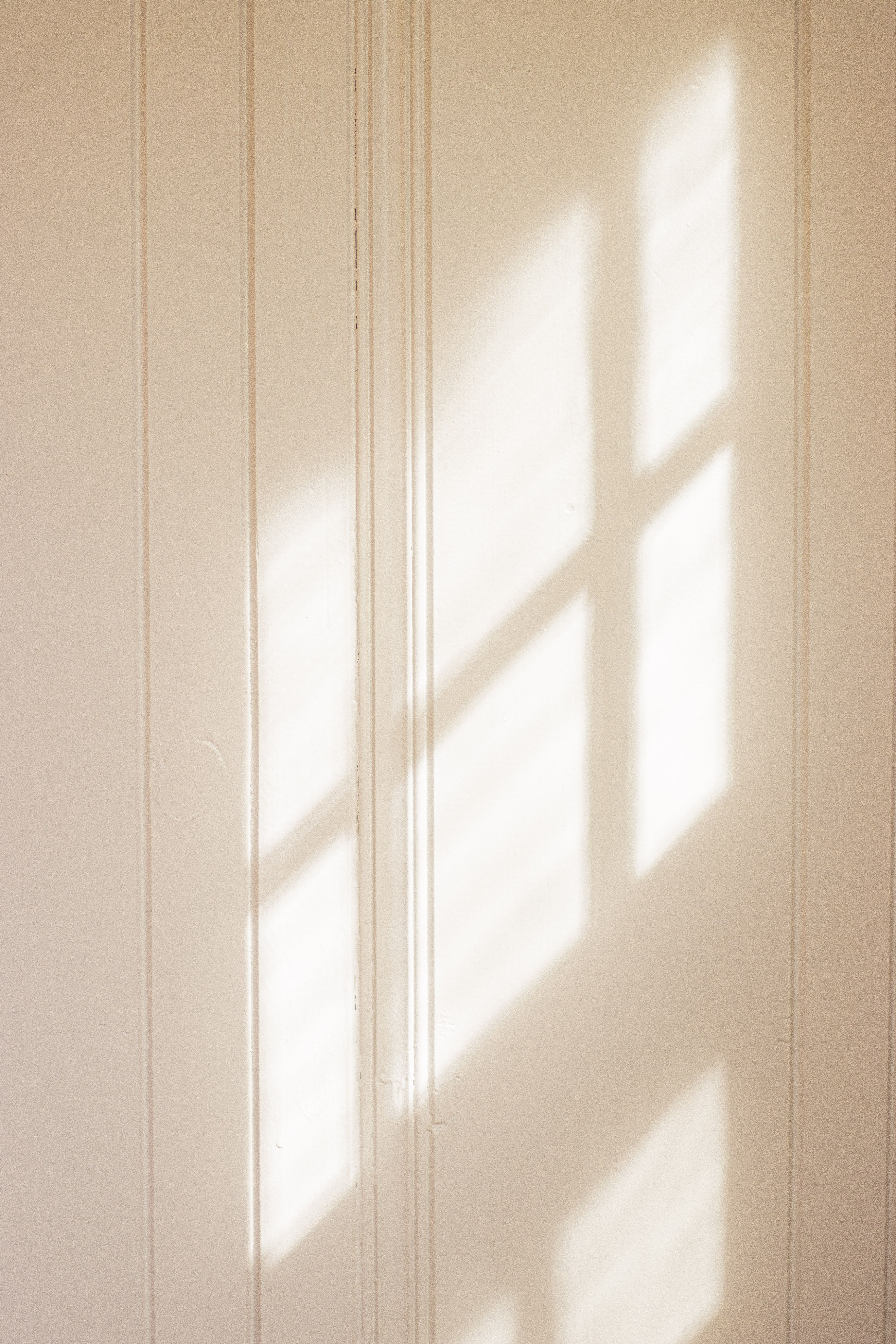 White wall with sunlight and shadow · Free Stock Photo