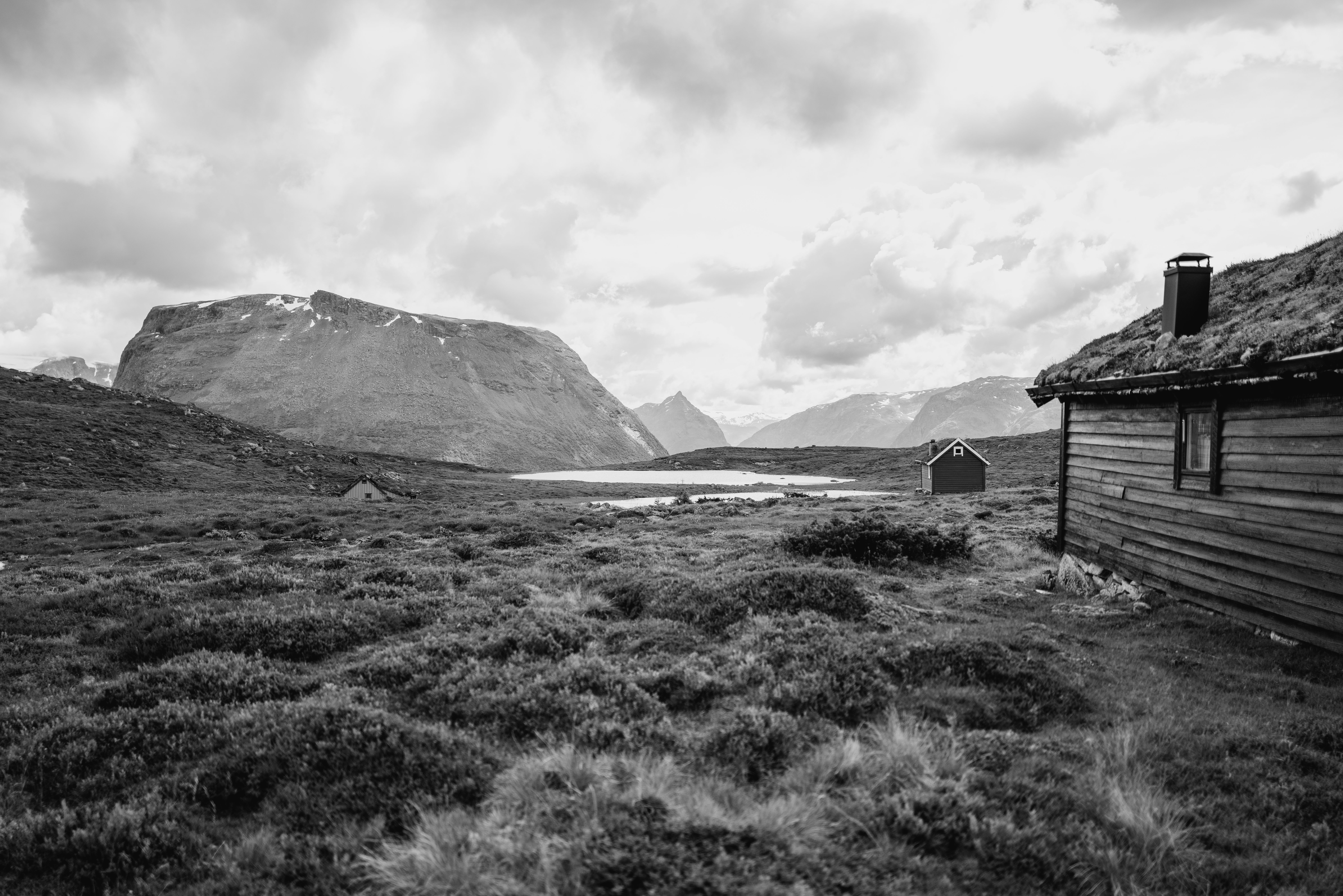 Scenic Norwegian Landscape with Traditional Hut · Free Stock Photo